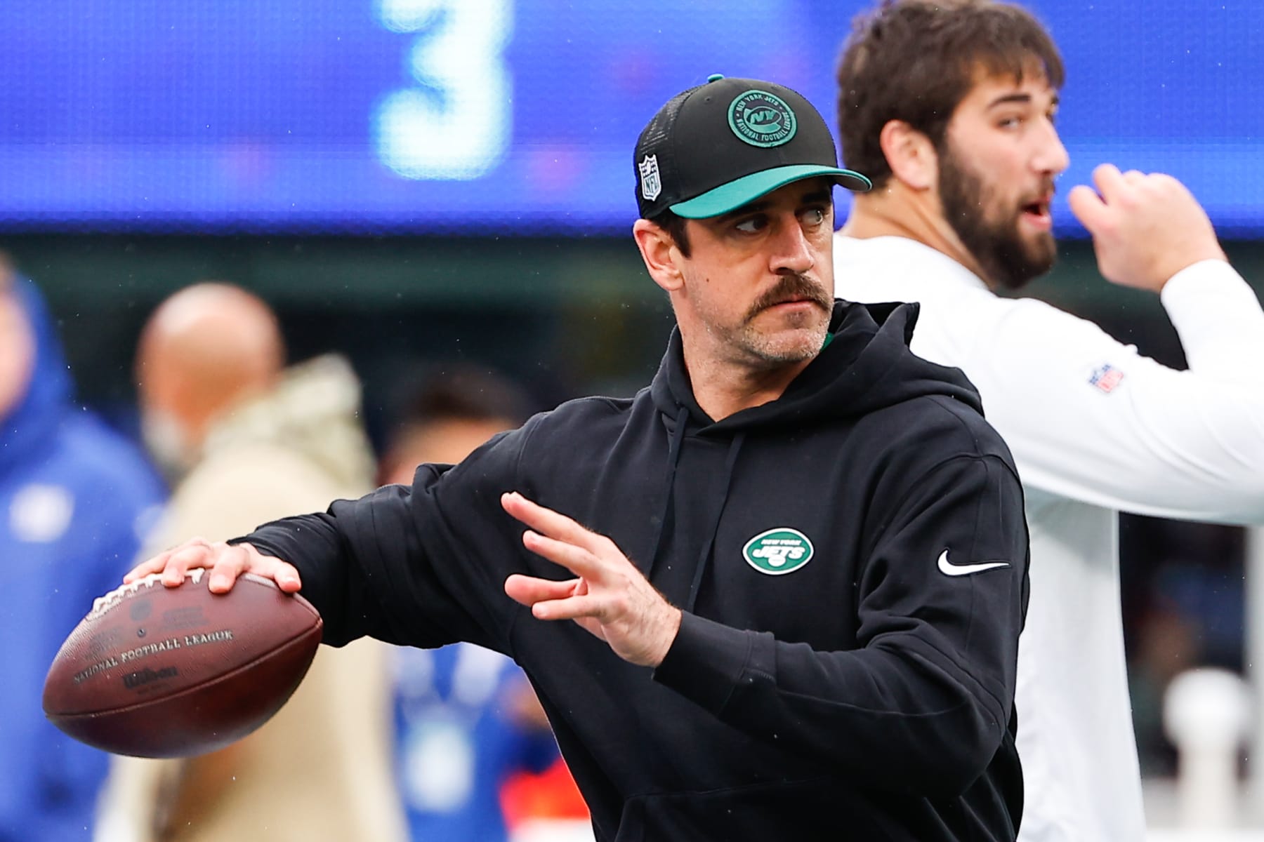 Video: Jets' Aaron Rodgers Shows Off Drop-Back Passing in Rehab from ...