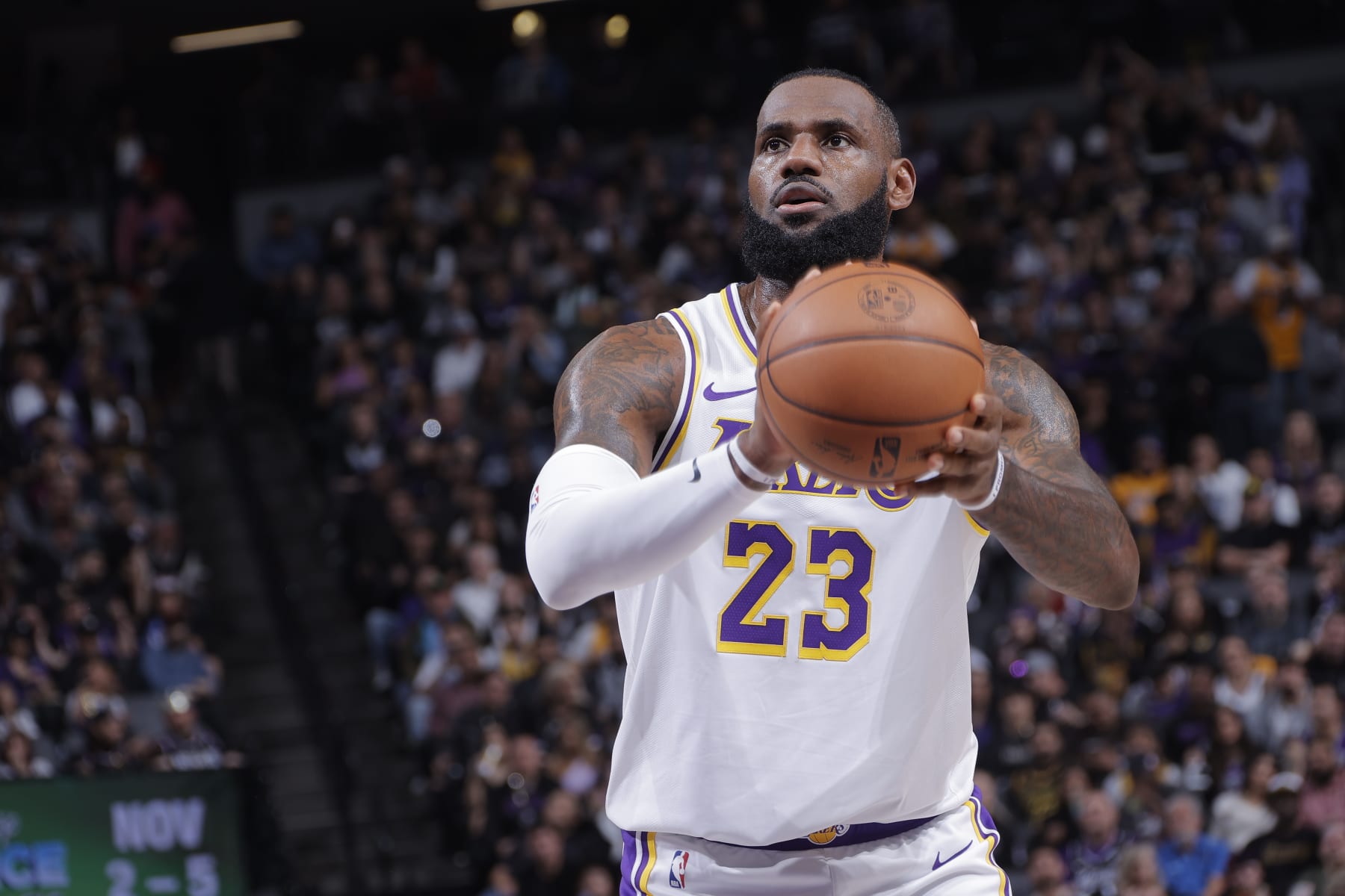 Lakers' LeBron James Reflects on Viral Dunk Photos from 20 Years Apart ...