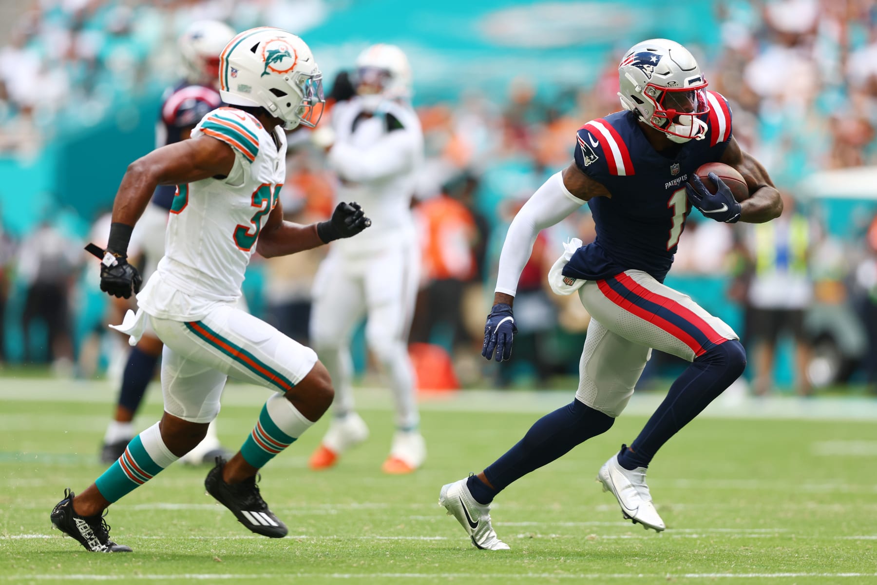 3 Players Patriots Must Consider Benching amid 2-6 Start