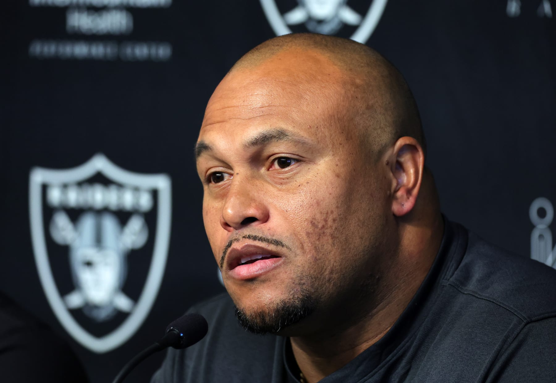 Raiders Interim HC Antonio Pierce Says 'We're Tired of Losing' After McDaniels Exit