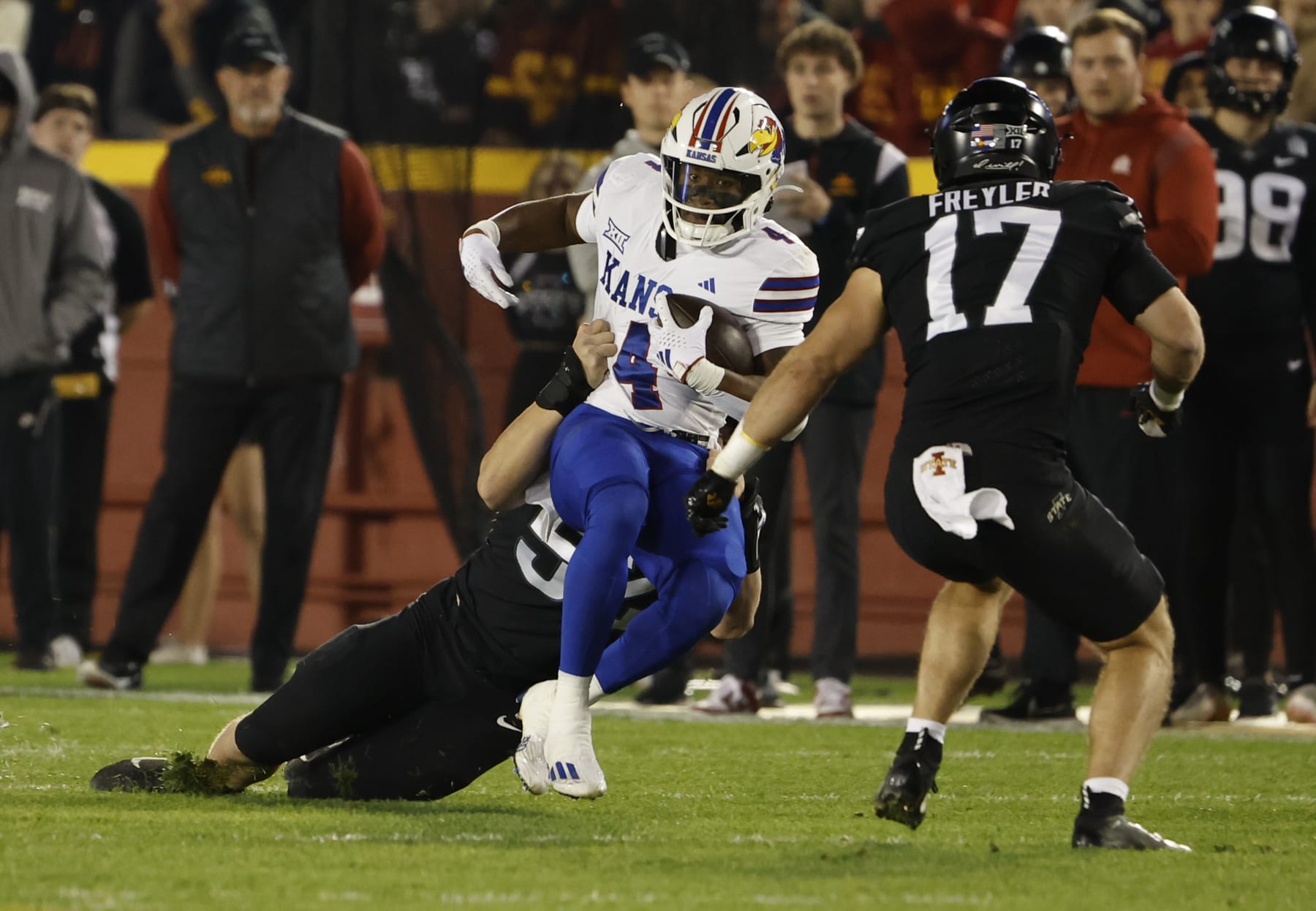 College Football Picks Week 11: Best Favorites to Bet Before Odds Change