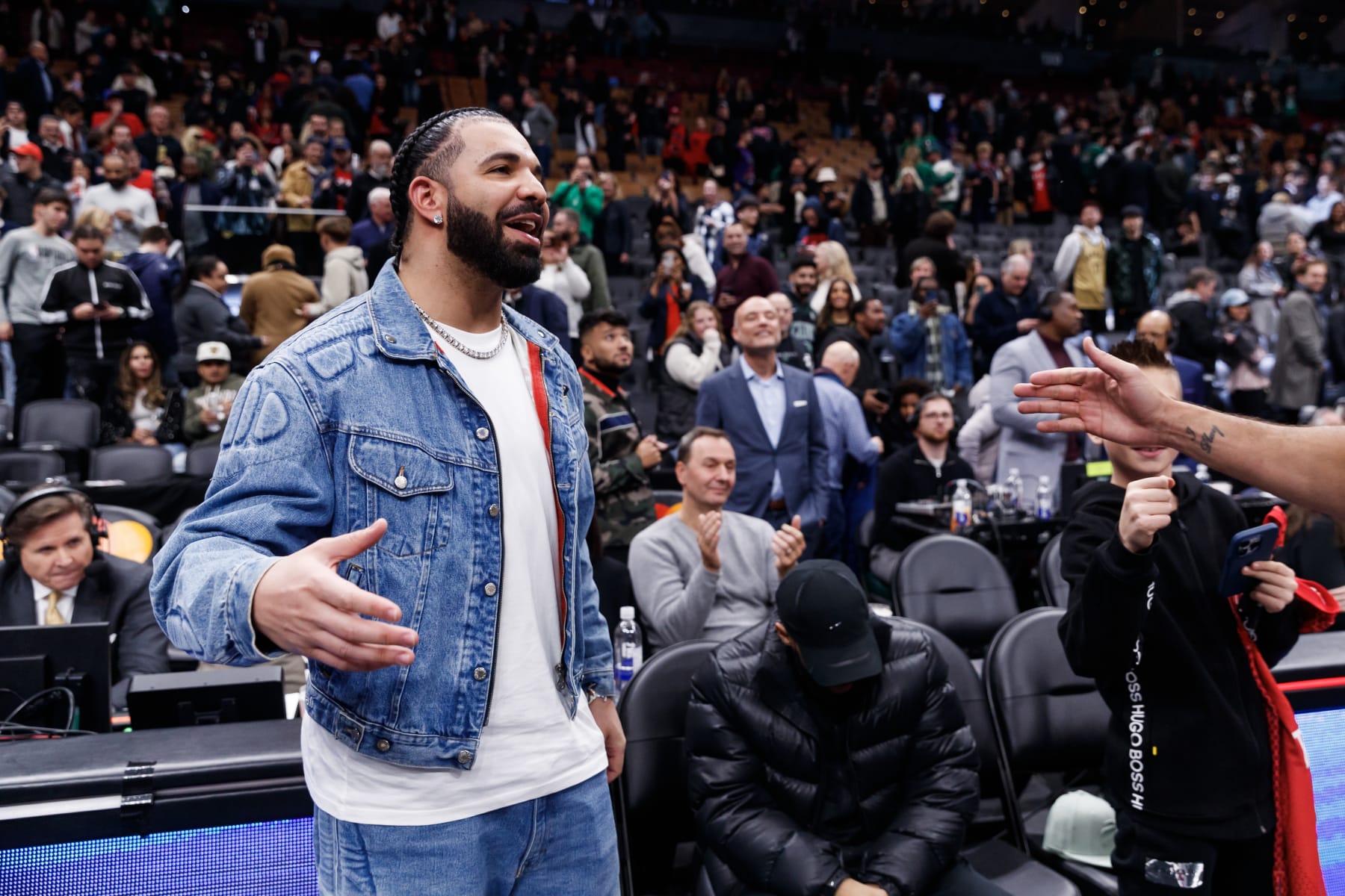 Drake Drops $250K Bet to Win $1.2M on Leon Edwards Beating Colby ...
