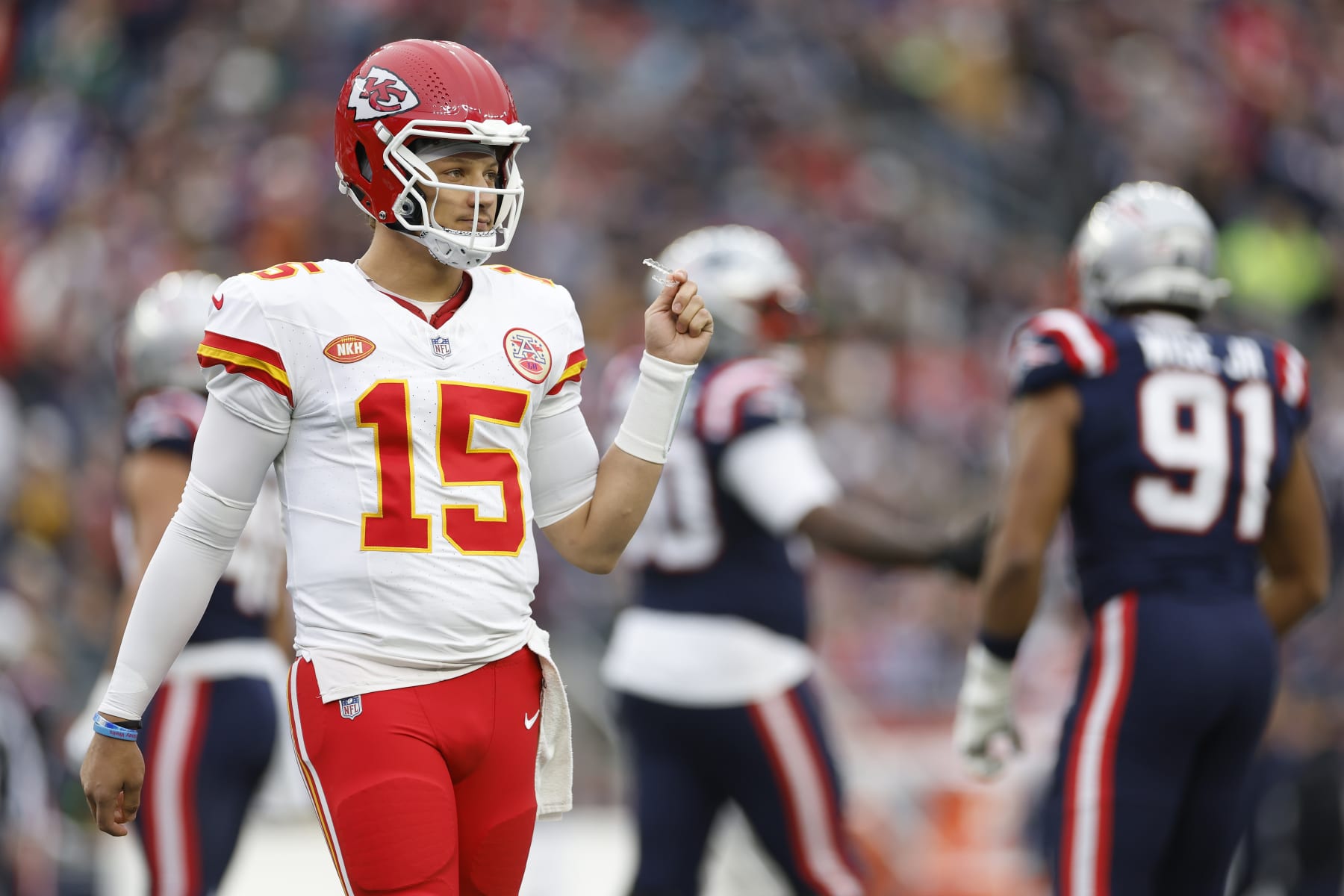 Chiefs' Patrick Mahomes Impresses NFL Fans in Win vs. Patriots Despite ...