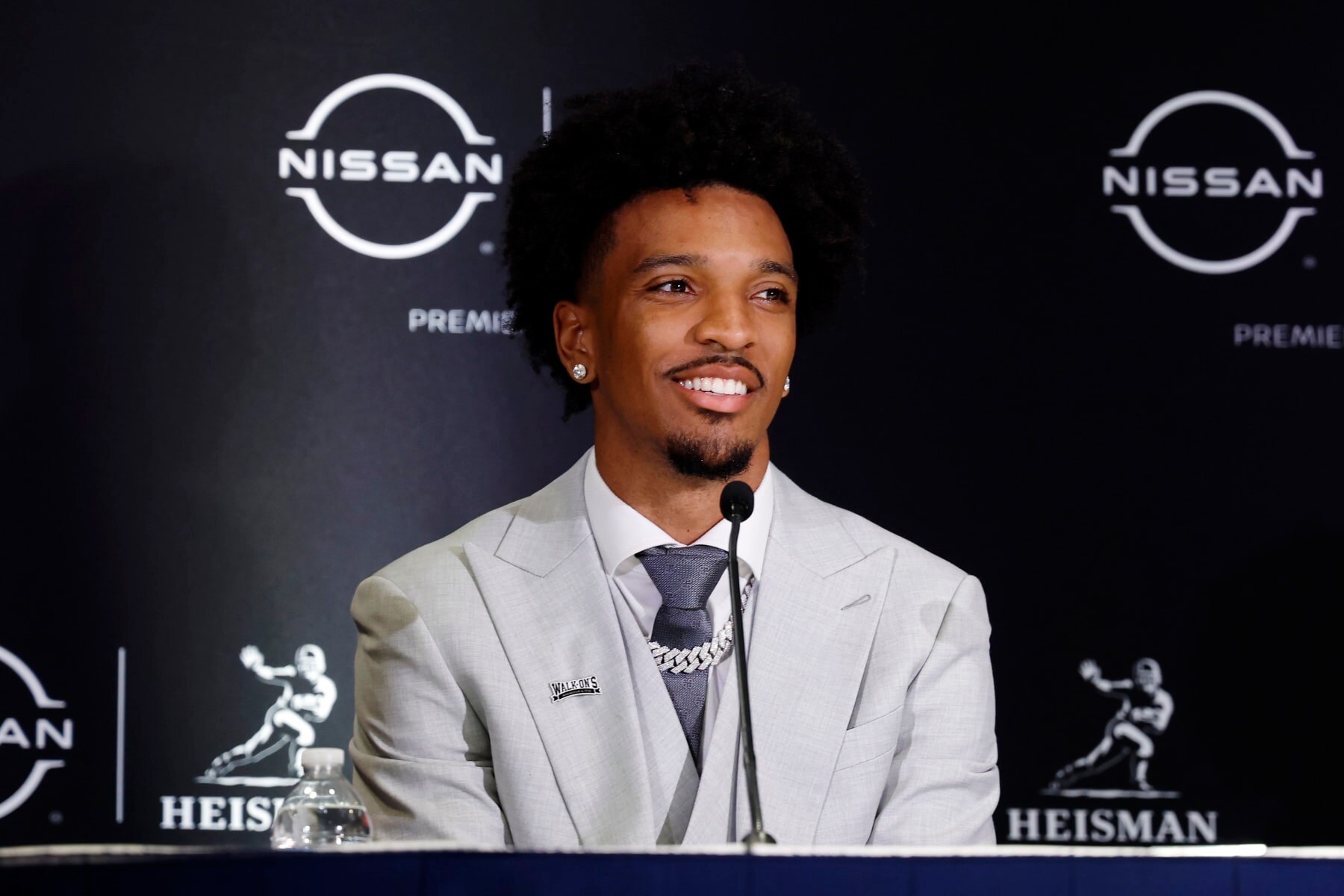 LSU's Jayden Daniels Will Enter 2024 NFL Draft; QB Opts Out of ...