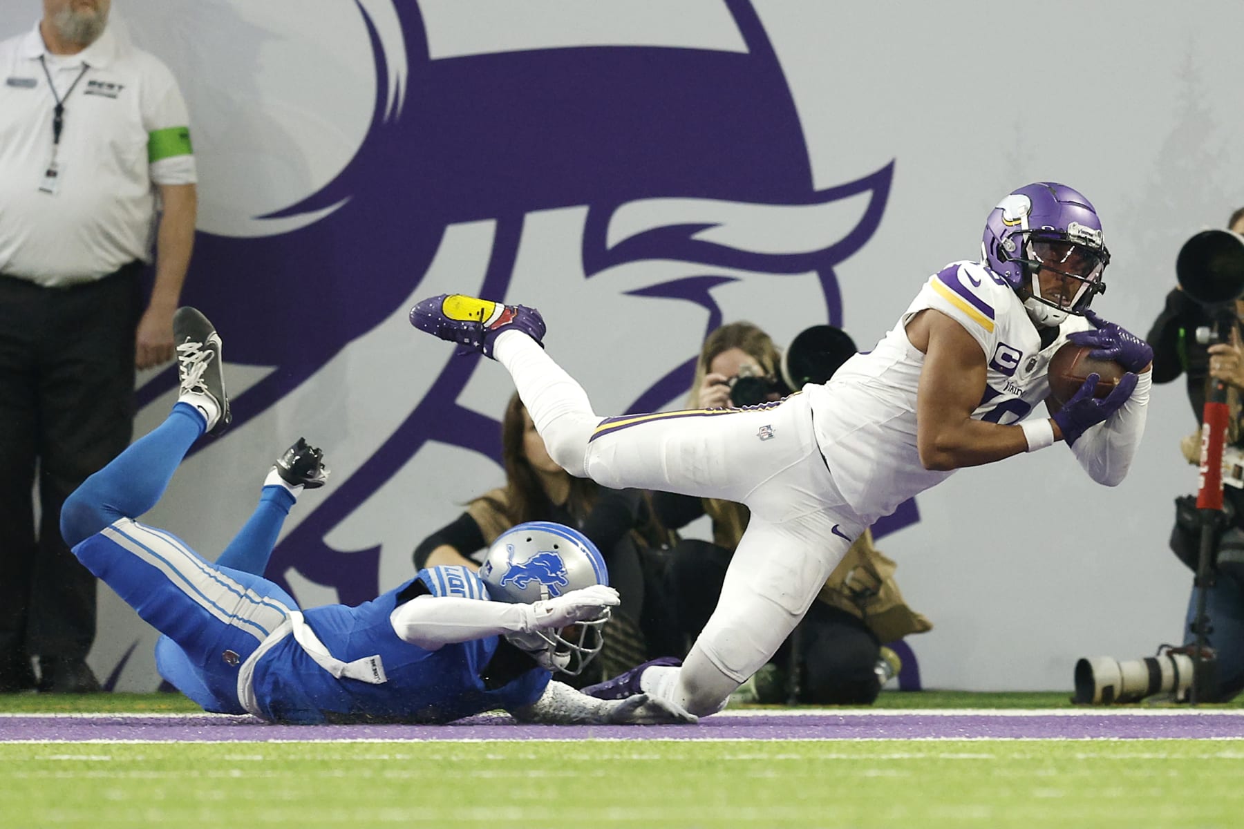 Video: Vikings' Justin Jefferson Fined For 'Violent Gesture' After TD ...