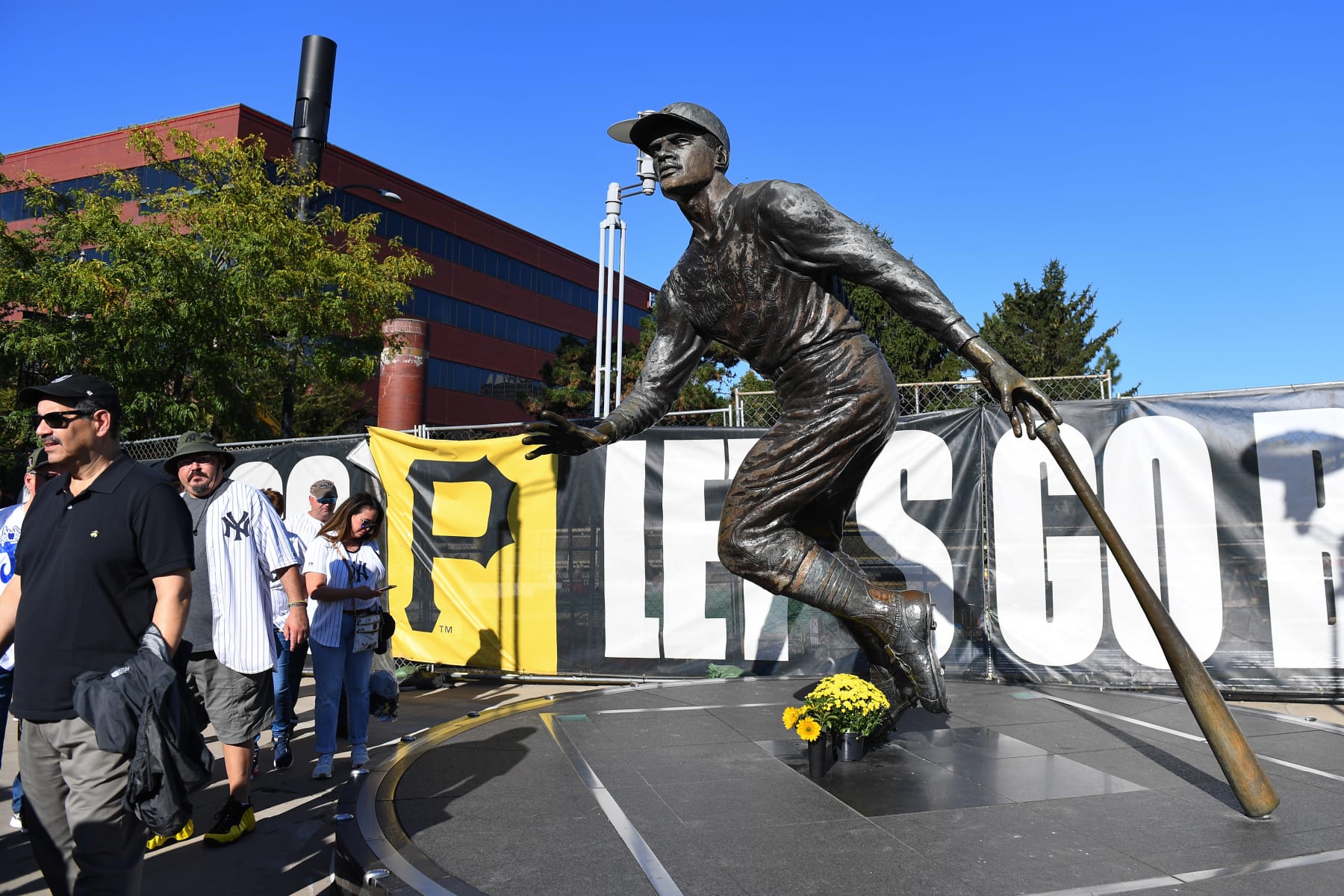 Roberto Clemente Game-Used Bat to Be Sold at Auction: Could Sell for ...