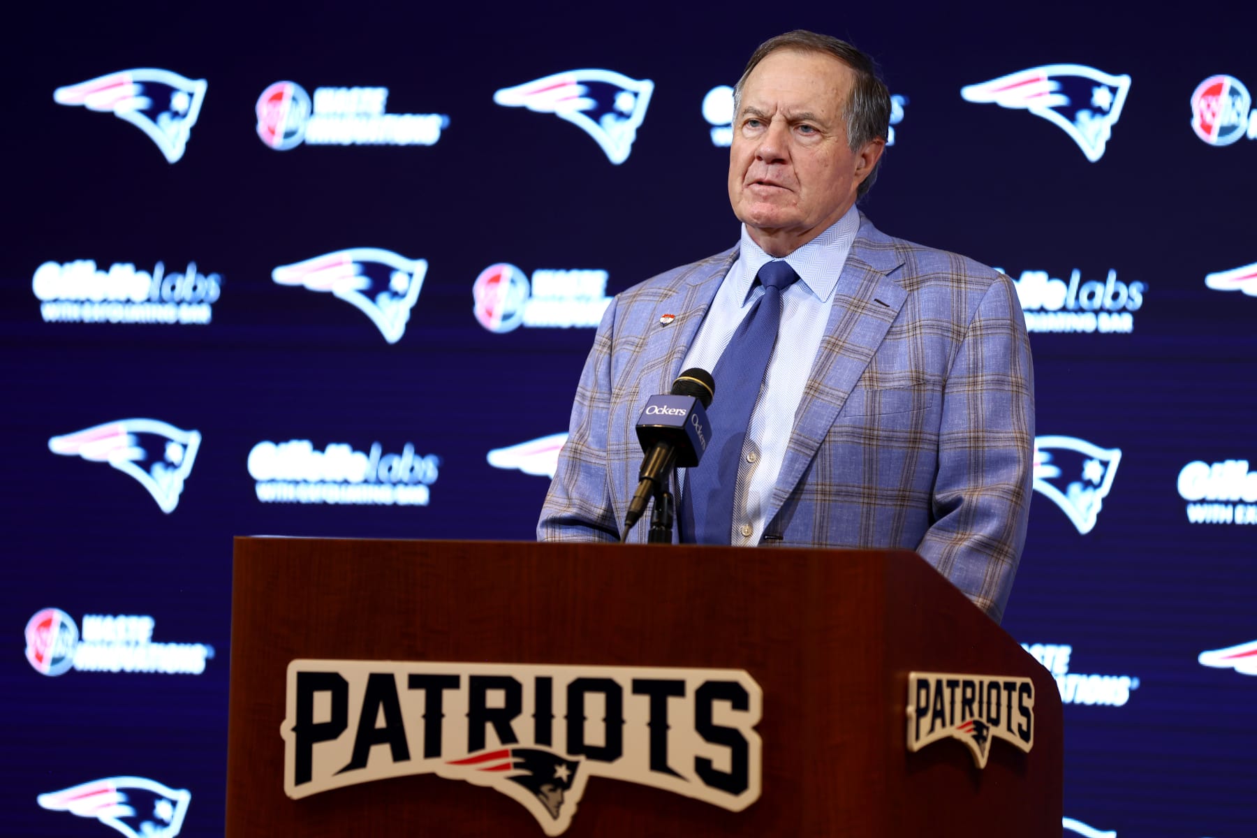 Lakers' LeBron James Salutes 'Legend' Bill Belichick After Split with ...