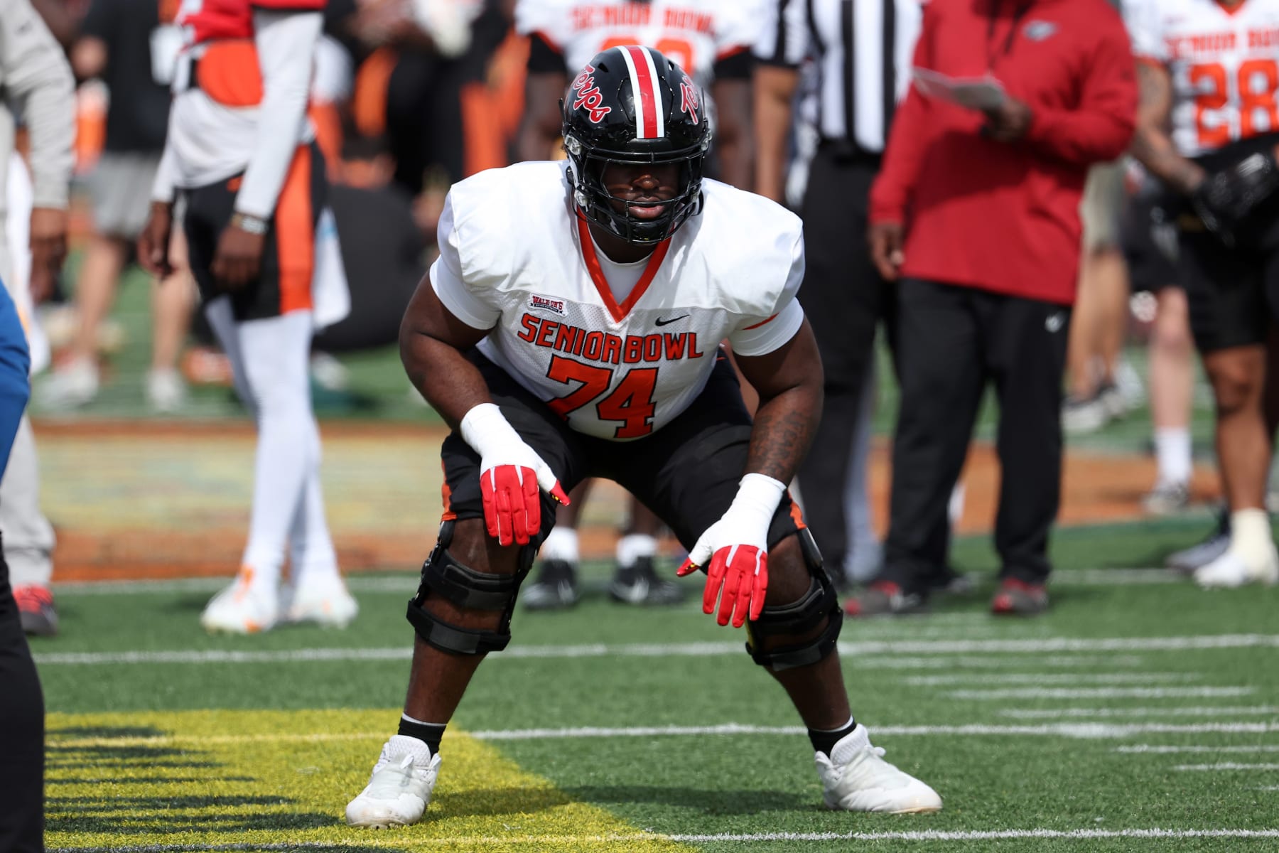 11 Prospects Flying Up 2024 NFL Draft Boards After Senior Bowl Week