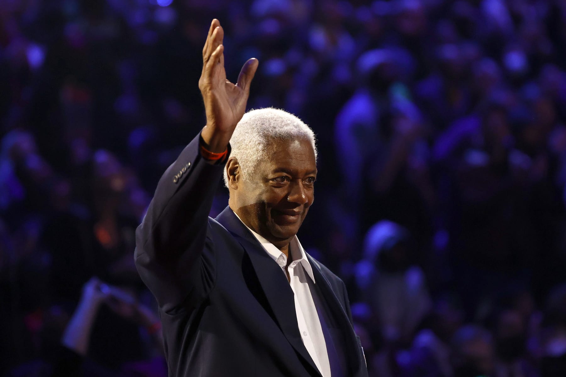 NBA Legend Oscar Robertson Hails Lakers' LeBron James His Favorite Player