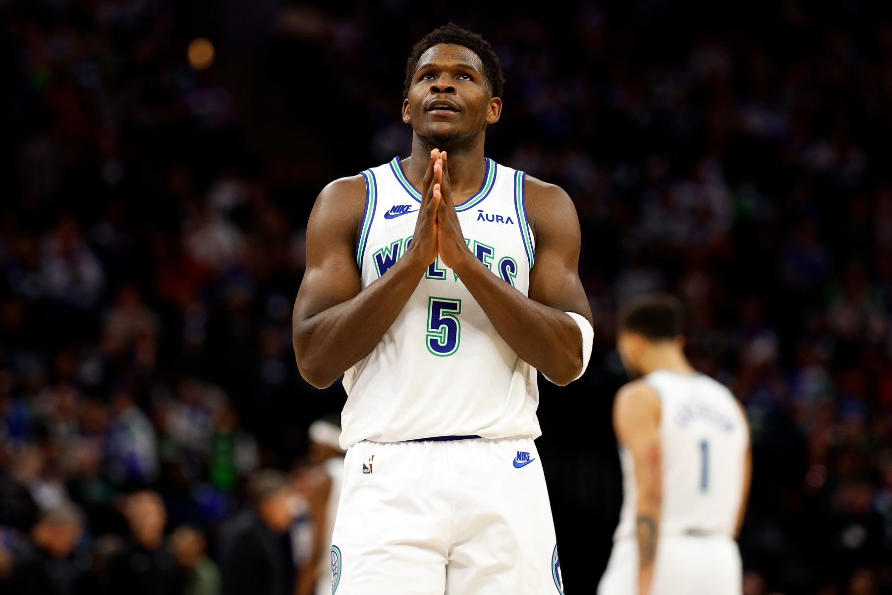 T-Wolves' Anthony Edwards Returns vs. Spurs After Being Helped Off With ...