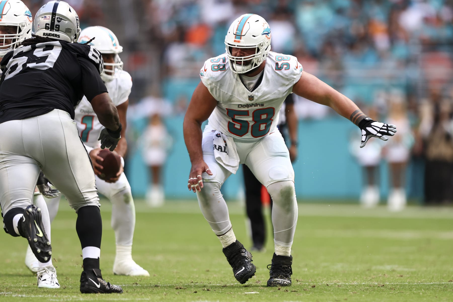 Christian Wilkins, Robert Hunt, Dolphins Free Agents' Projected Contracts
