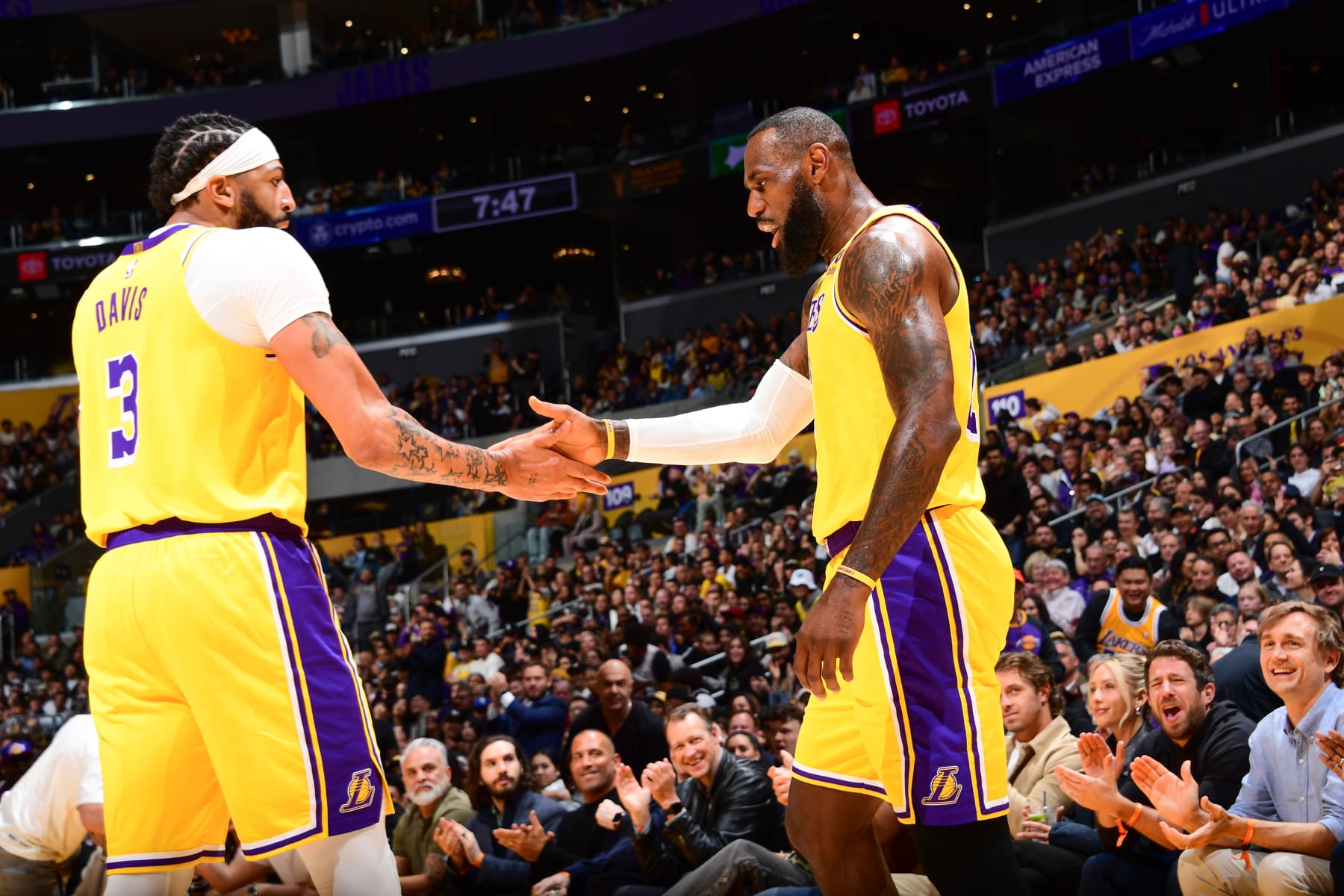 LeBron James, Anthony Davis Wow Fans as Lakers Jump Warriors in NBA ...