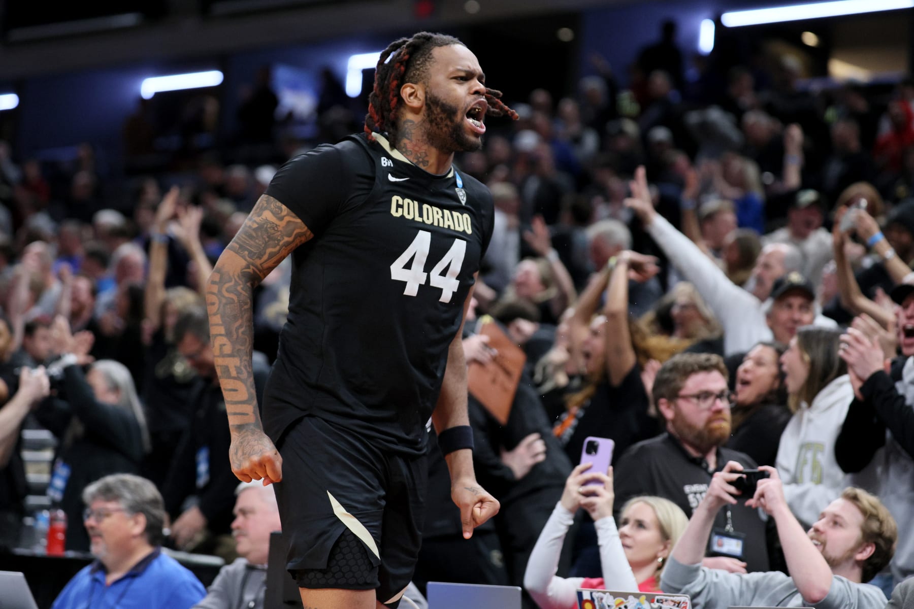 Pac-12 Thriving After First Round of NCAA Tournament in Last Dance for ...