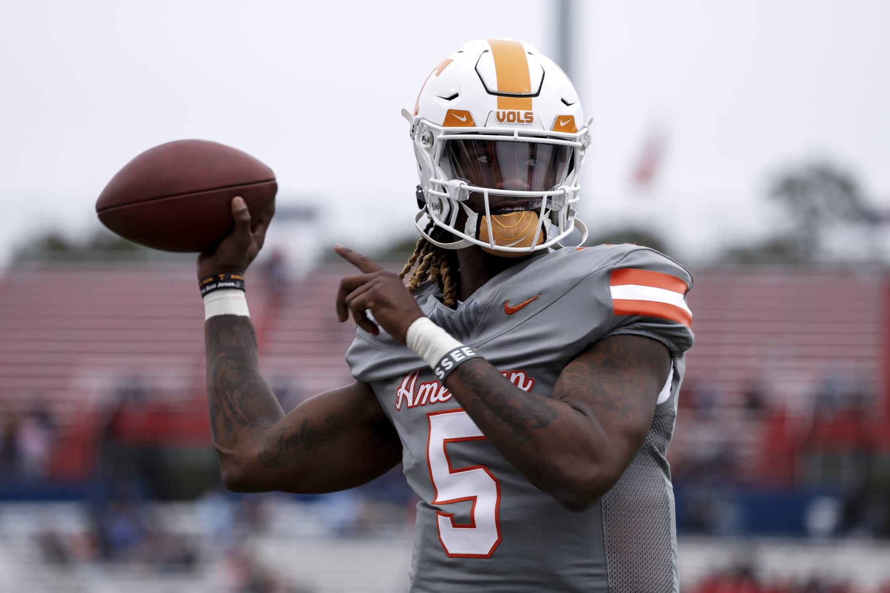 Video: Joe Milton Throws Epic Deep Ball at Tennessee Pro Day Ahead of ...