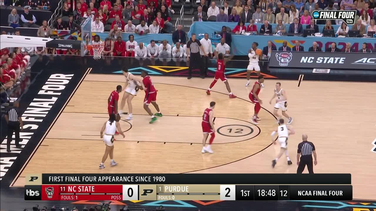 Purdue's Zach Edey Outplays NC State's DJ Burns Jr., Wows CBB Fans in ...