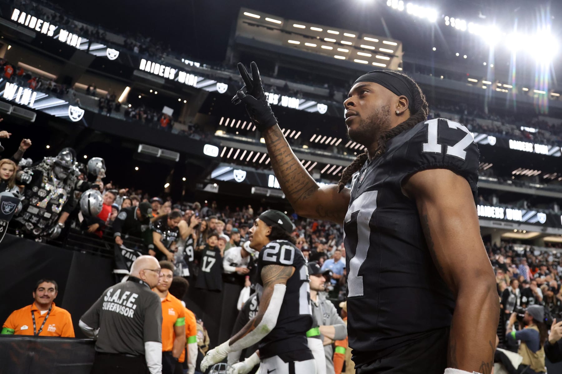 Raiders' Davante Adams Not Eyeing Trade: 'If I Wanted to Be Gone, I'd Be Gone By Now'