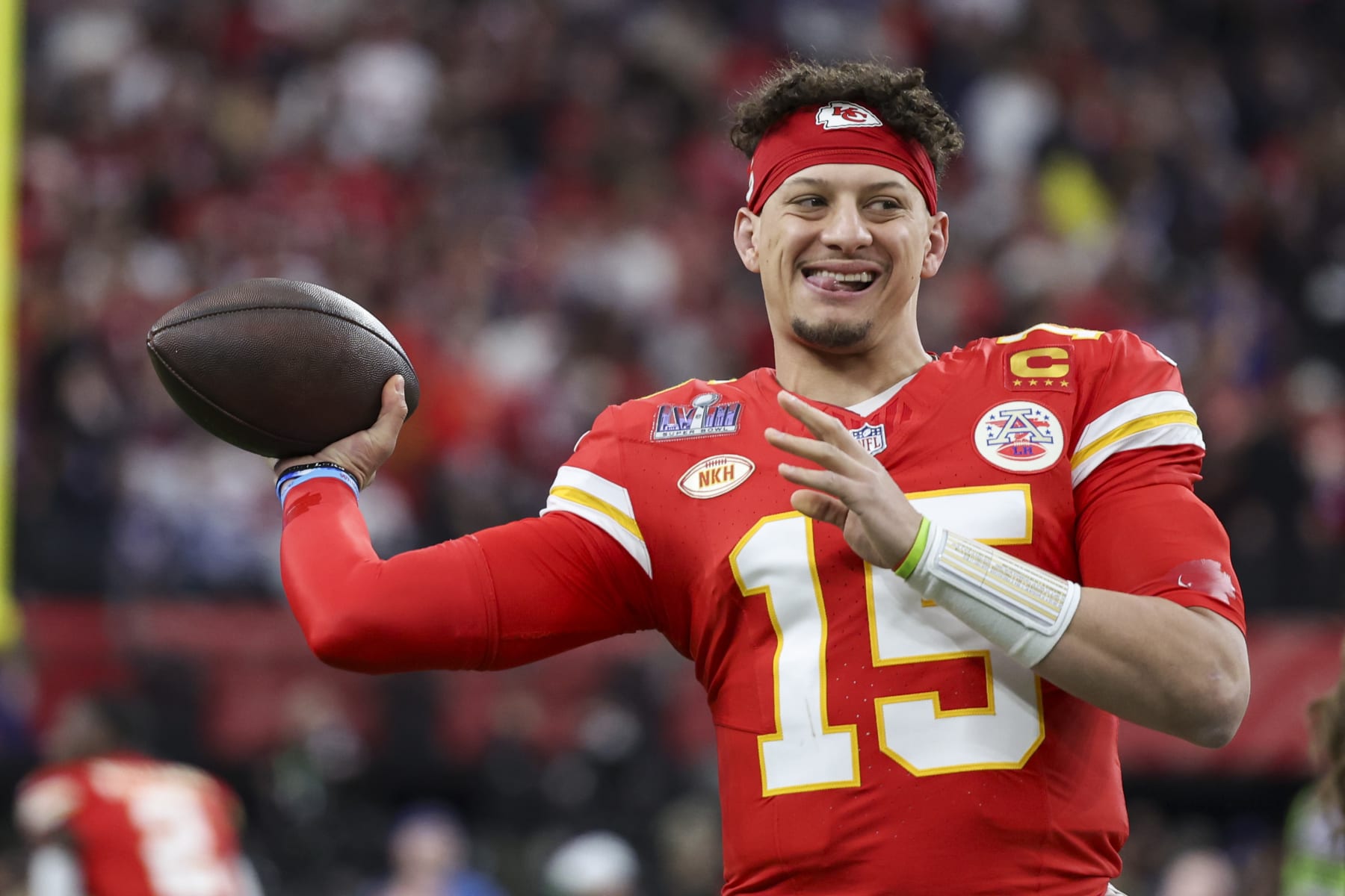 Video: Chiefs' Patrick Mahomes Makes Jake Paul vs. Mike Tyson Fight ...