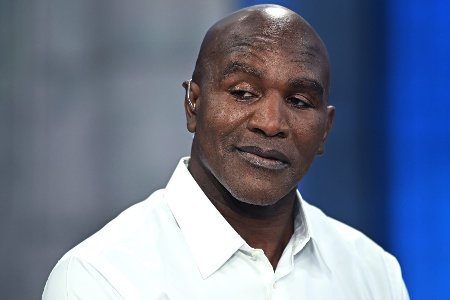TMZ: Boxing Legend Evander Holyfield Calls Police on Fan Chasing Him in ...