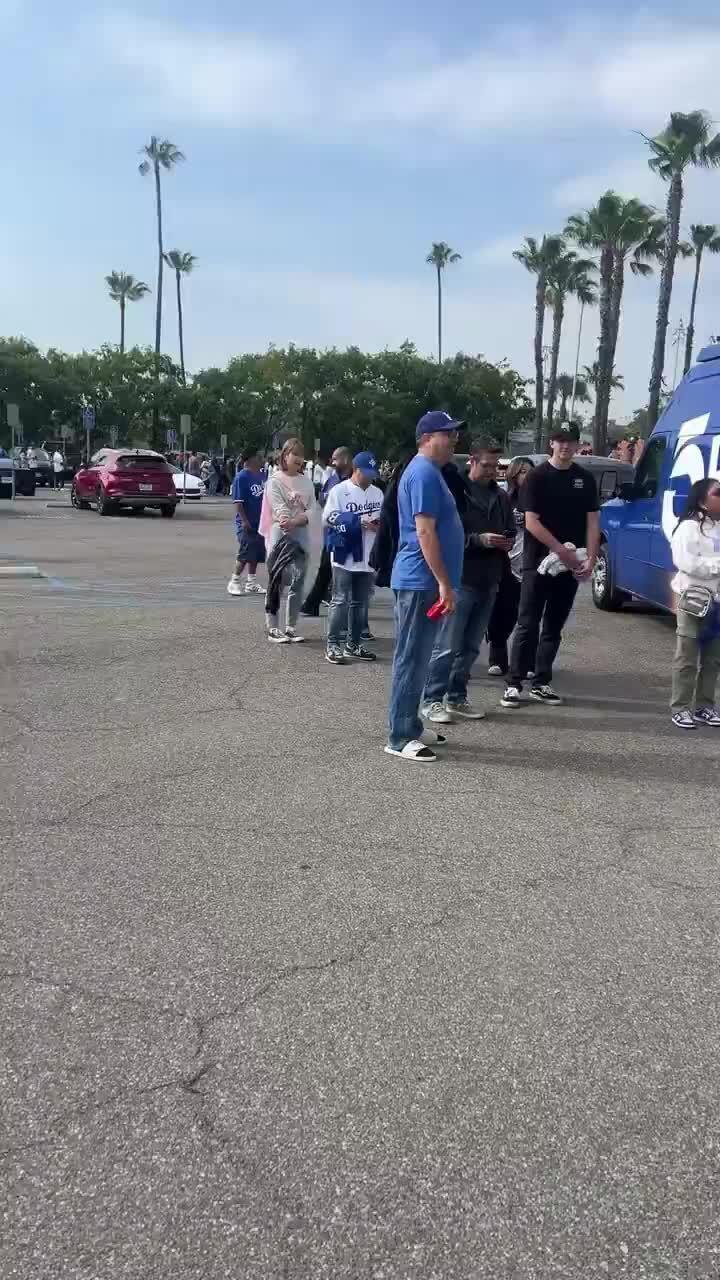 LSU Football Q&A: "LSU T-Rex" Caleb Bates on His Legendary Dance in ...