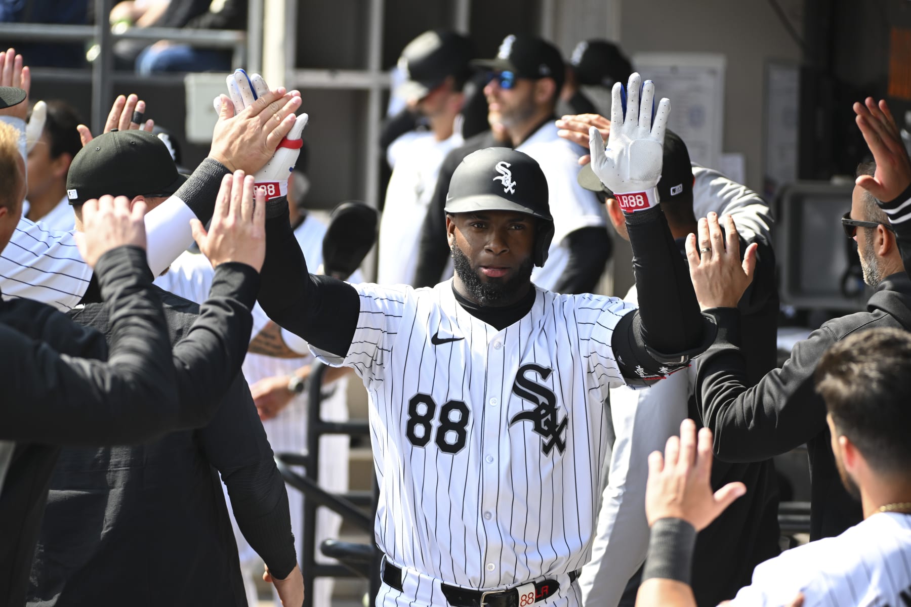 White Sox CF Luis Robert Jr.'s Top Landing Spots amid Latest MLB Trade ...