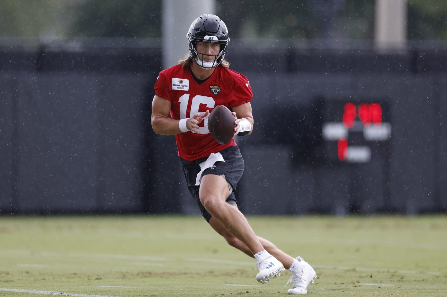 Jaguars' Trevor Lawrence Says There's No Added Pressure After Record $275M Contract