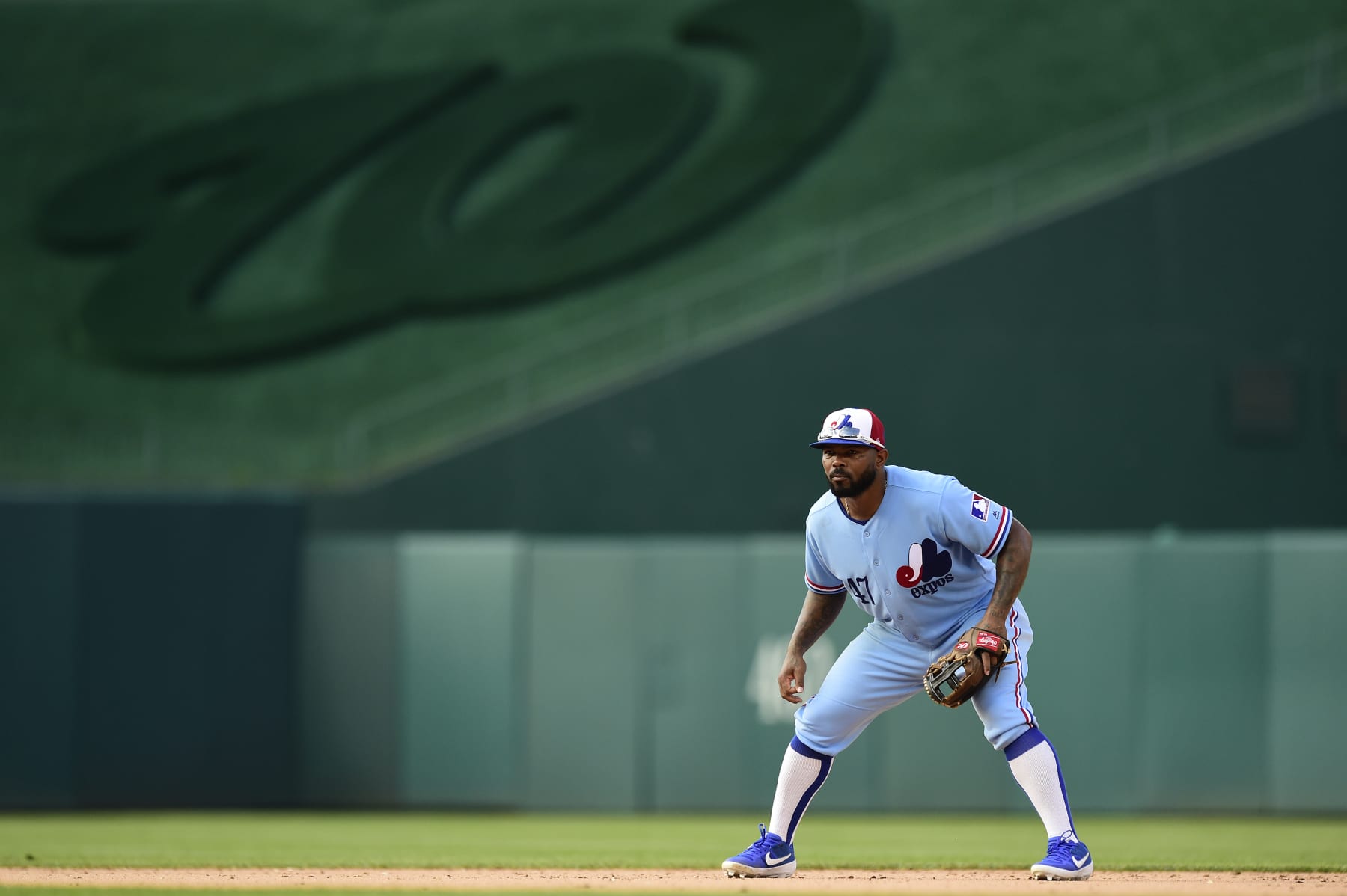 10 Classic MLB Jerseys That Should Be Brought Back