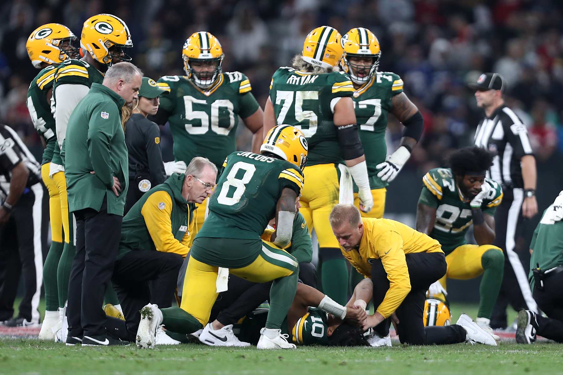Packers' Jordan Love Suffers Apparent Lower Leg Injury in Week 1 Loss vs. Eagles