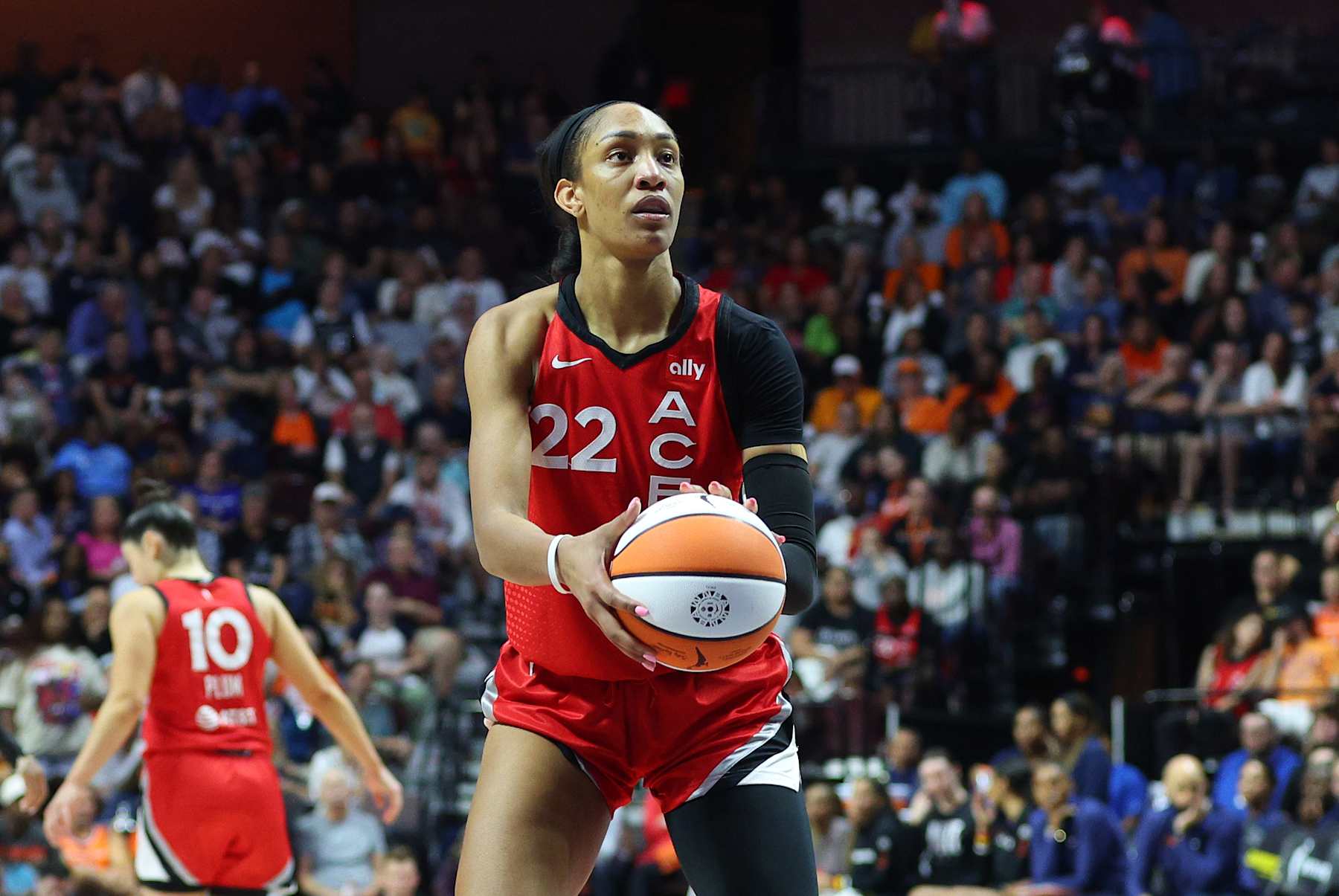 Video: Aces' A'ja Wilson Sets WNBA Single-Season Scoring Record, Passes Jewell Loyd