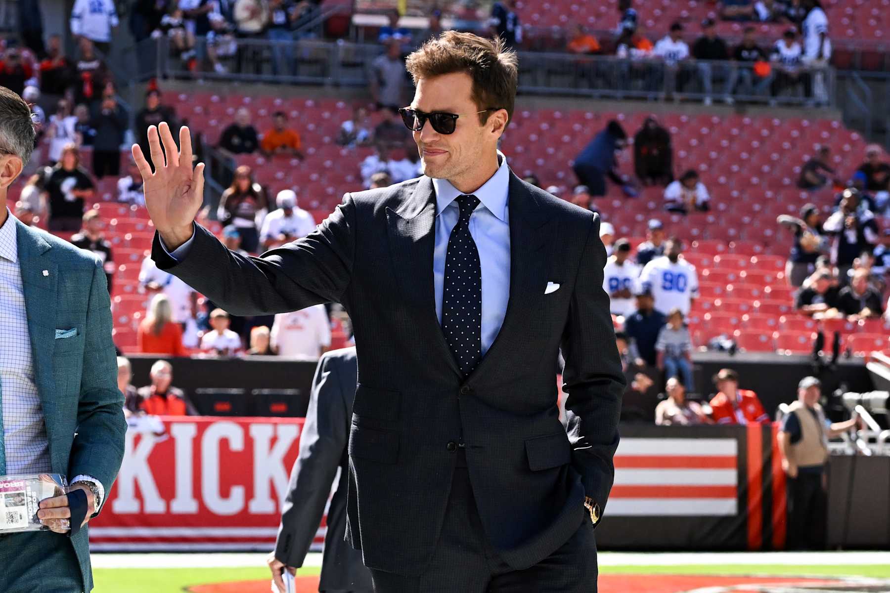 Tom Brady Praised by NFL Fans in Week 2 After Drawing Mixed Reviews in ...