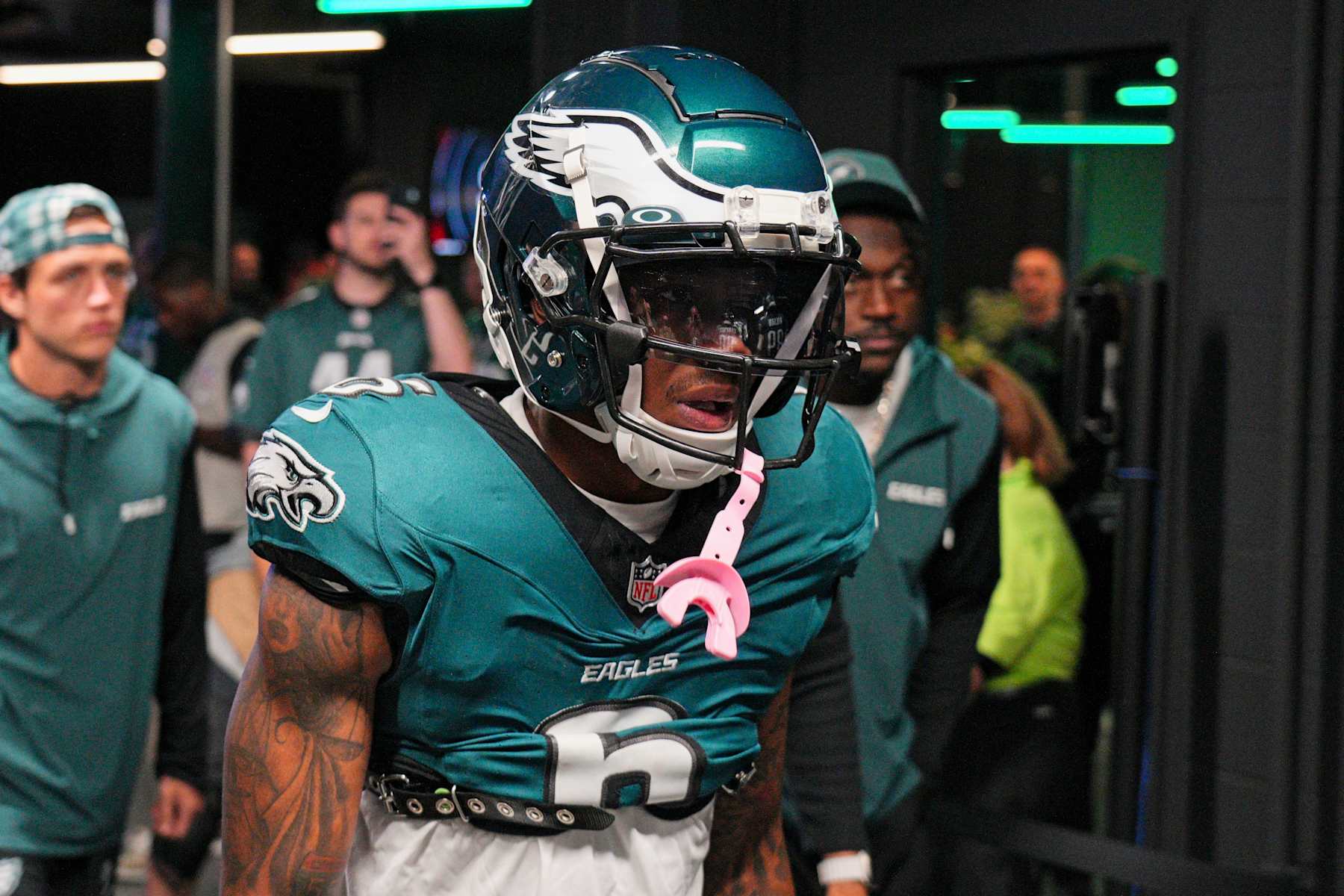 Eagles' DeVonta Smith Out vs. Saints After Suffering Concussion in NFL ...