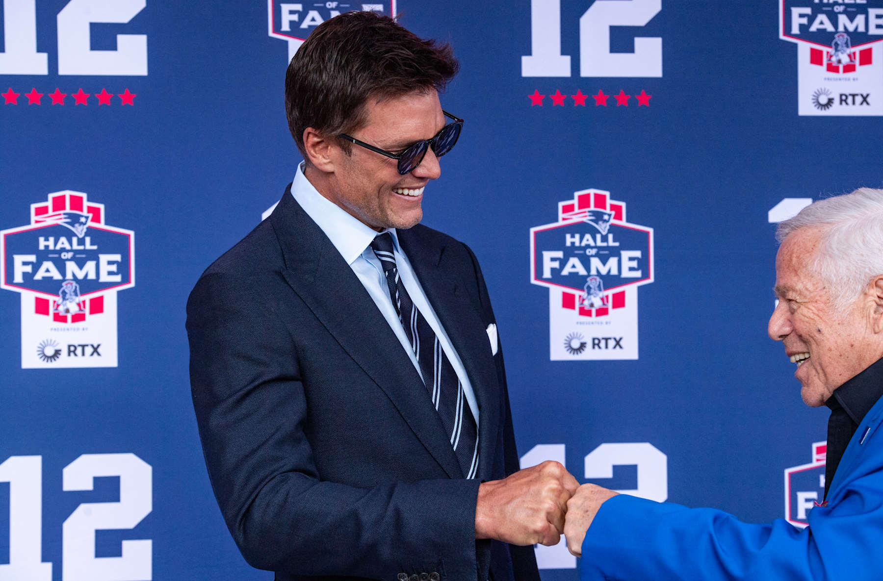 Photo: Robert Kraft Buys Tom Brady Autographed Patriots Card for $120K ...