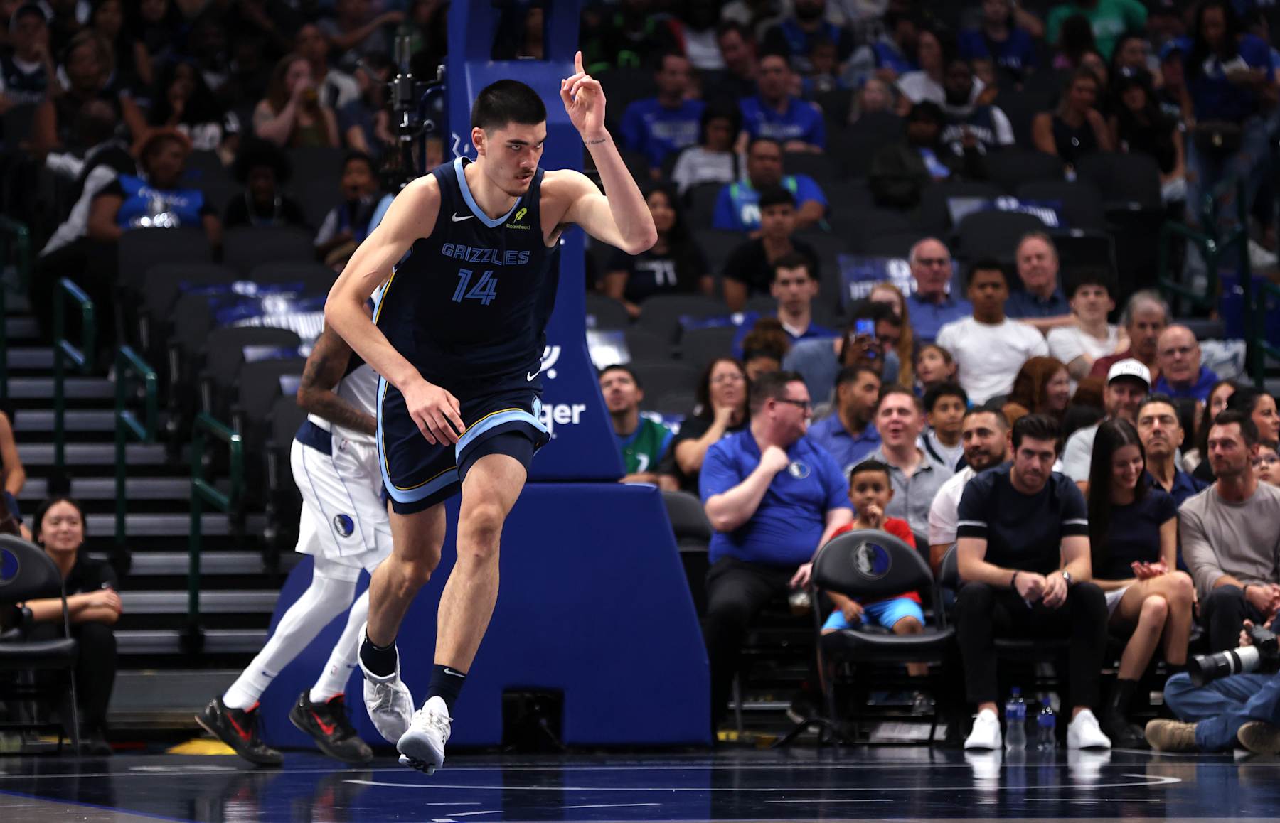 Zach Edey Starts for Grizzlies, Impresses Fans in NBA Preseason Debut ...