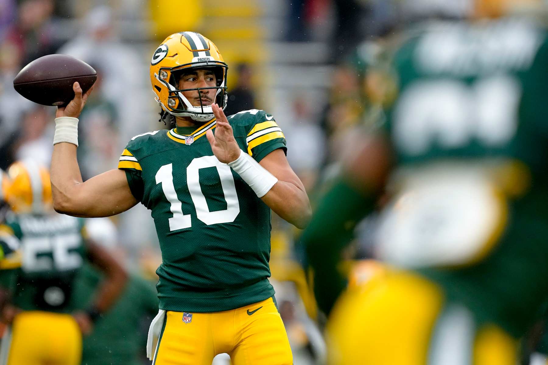 Jordan Love Throws 4 TDs, Dazzles NFL Fans in Packers Win vs. Kyler ...
