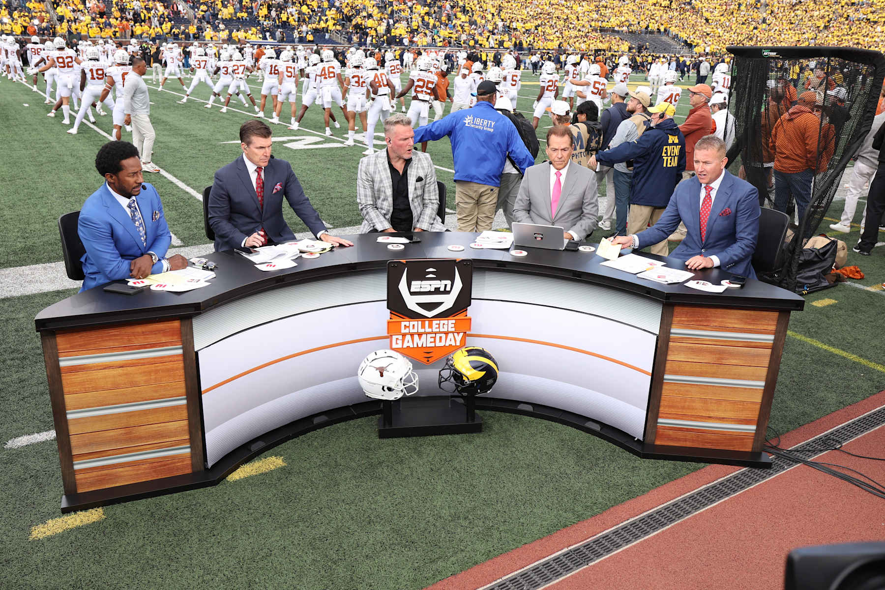 ESPN College Gameday 2024: Week 8 Location Hosts, TV Schedule and ...
