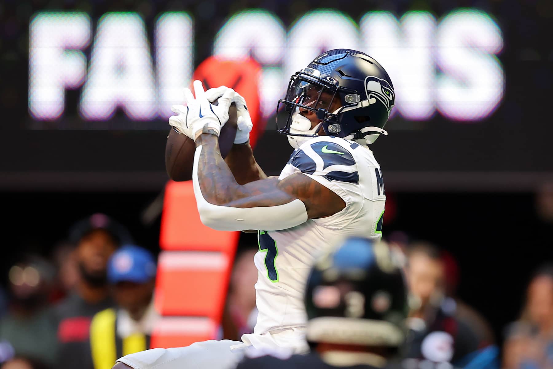 Seahawks HC: DK Metcalf's Knee Injury 'Doesn't Look too Bad' After Exit ...