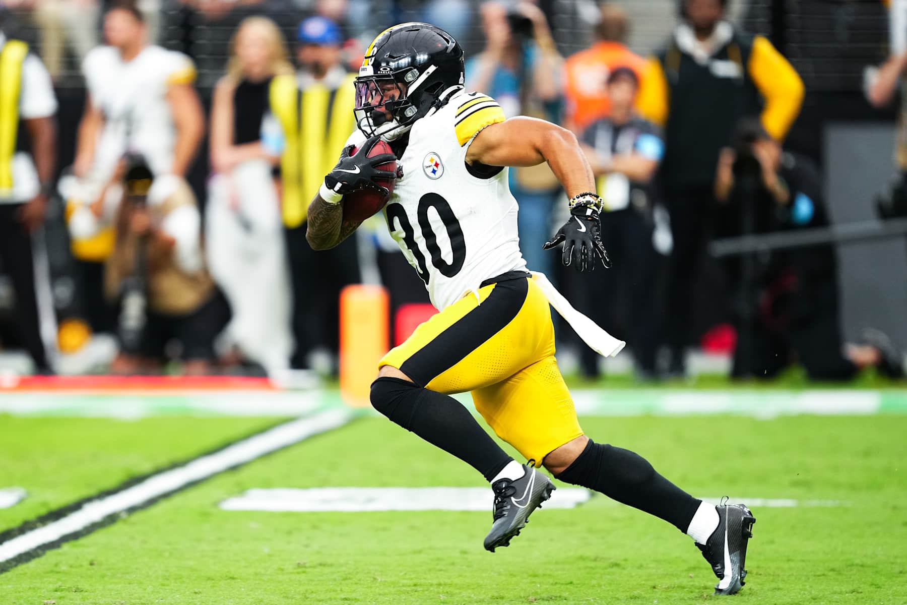 Week 8 Waiver Wire: Fantasy Projections for Top Pickups and Sleeper Targets