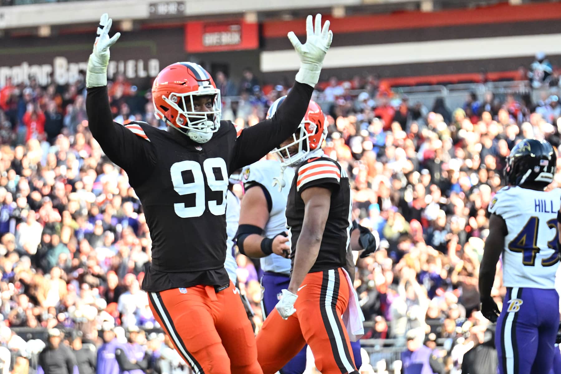 Za'Darius Smith Traded to Lions at 2024 NFL Deadline; Browns Get 2 ...