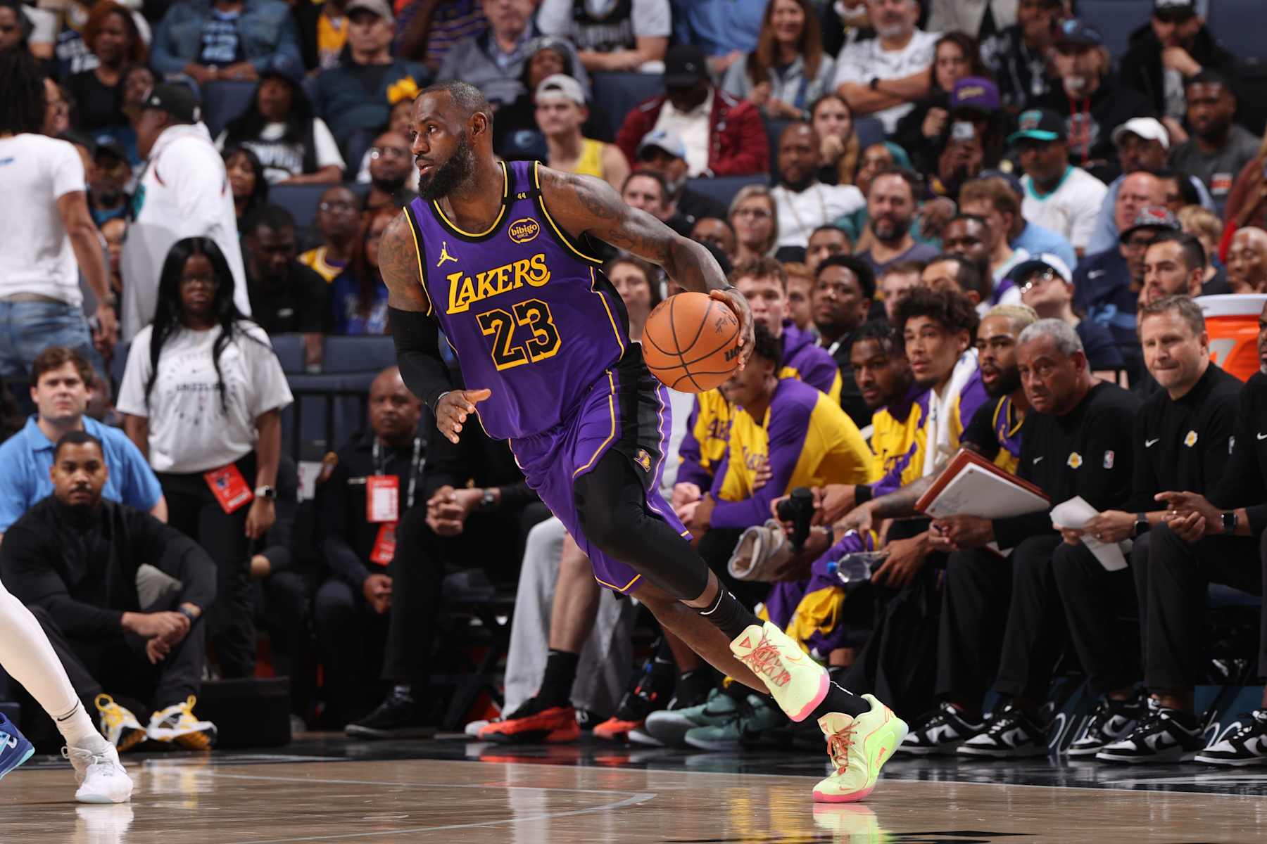 LeBron James Impresses Fans Despite Lakers' Loss vs. Grizzlies with ...