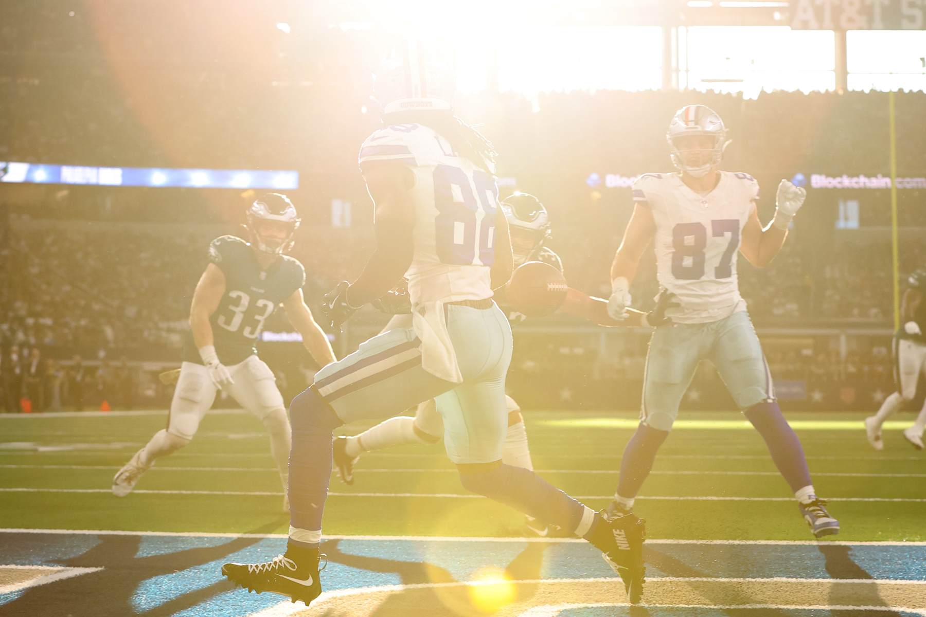 Travis Kelce Blasts 'F--king Ridiculous' Glare from Sun at Cowboys' AT ...