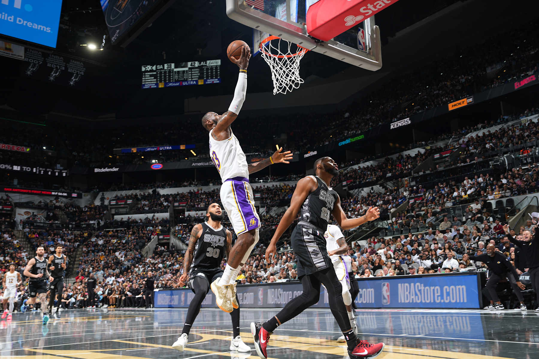 Lakers' LeBron James Posts 4th-Straight Triple-Double as NBA Fans Hype ...