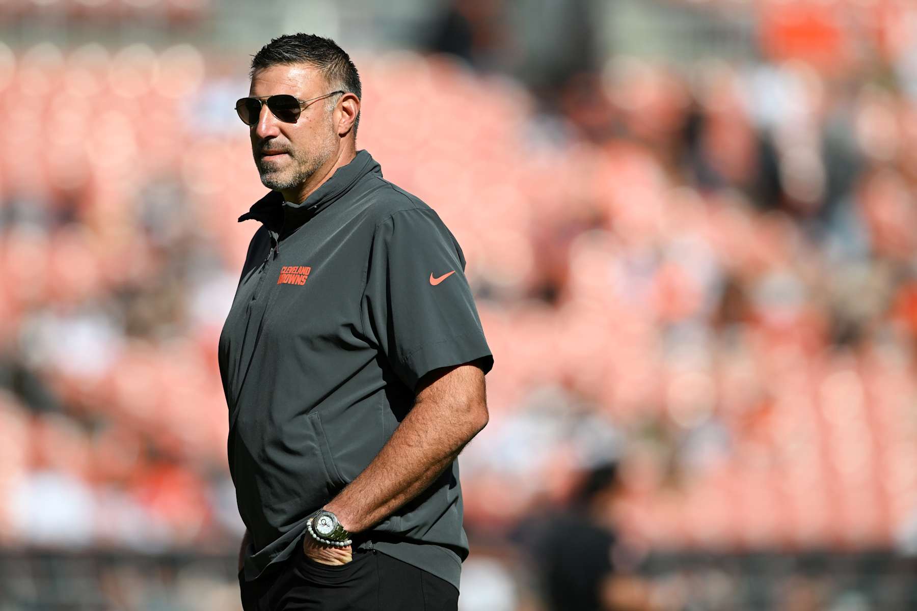 Report: Mike Vrabel 'Getting the Most Hype' as NFL HC Candidate Ahead ...