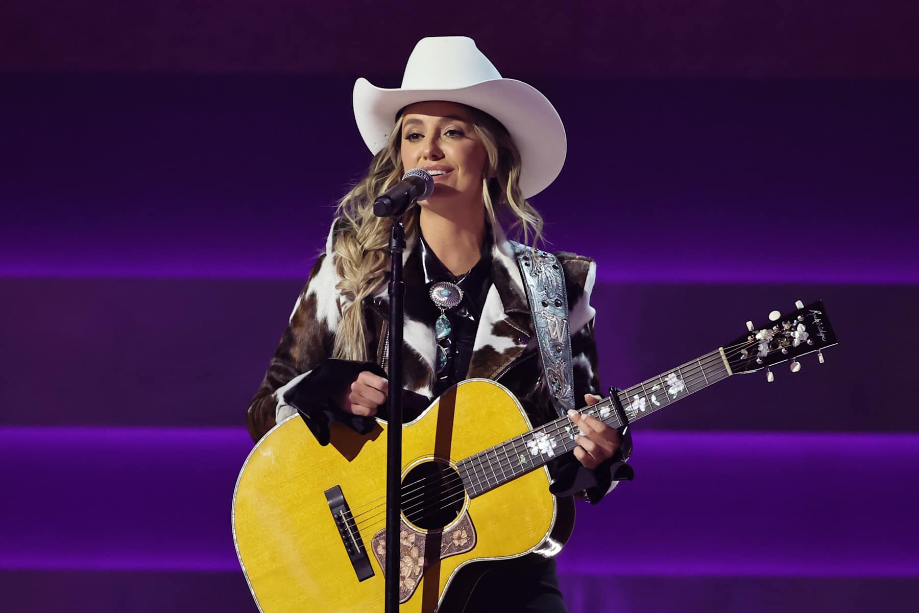 Lainey Wilson, Jelly Roll Excite NFL Fans During Cowboys' Thanksgiving ...