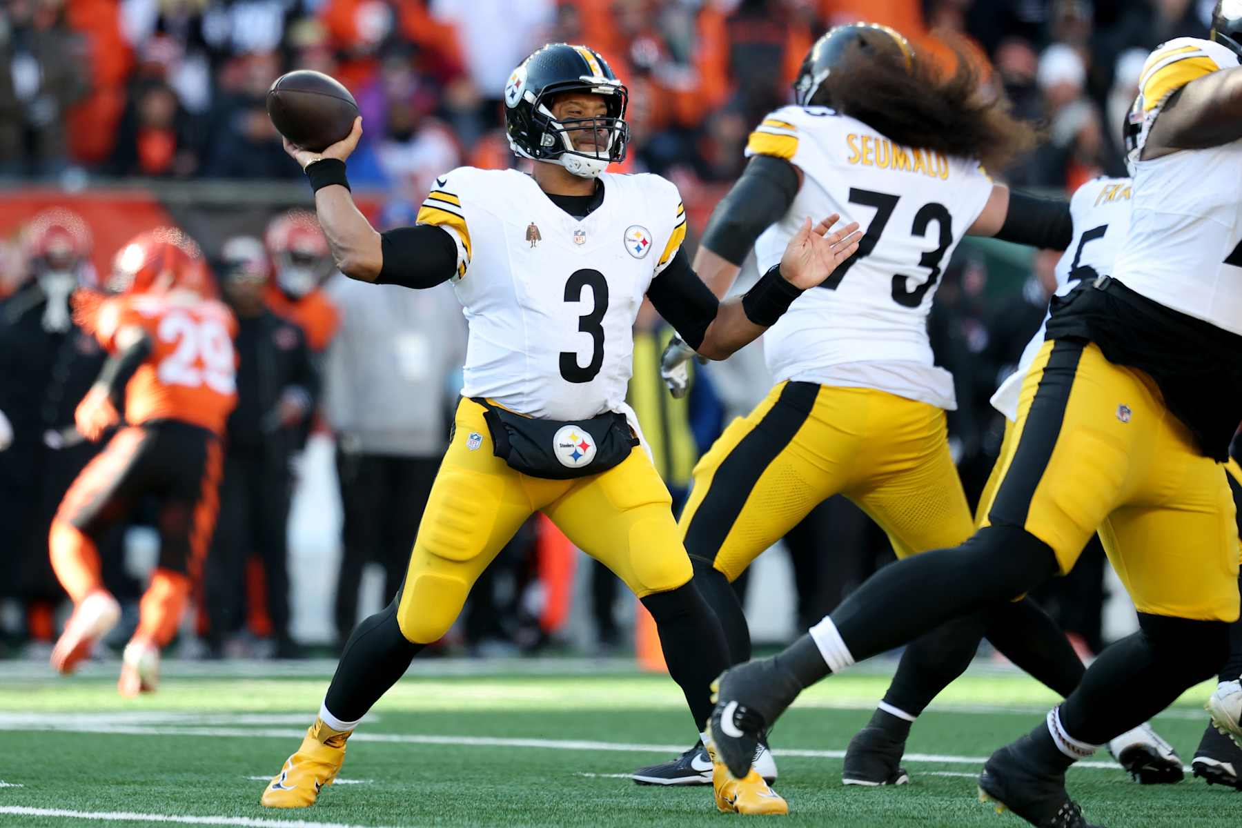 Russell Wilson Thrills NFL Fans with 414 Yards, 3 TDs as Steelers Top ...