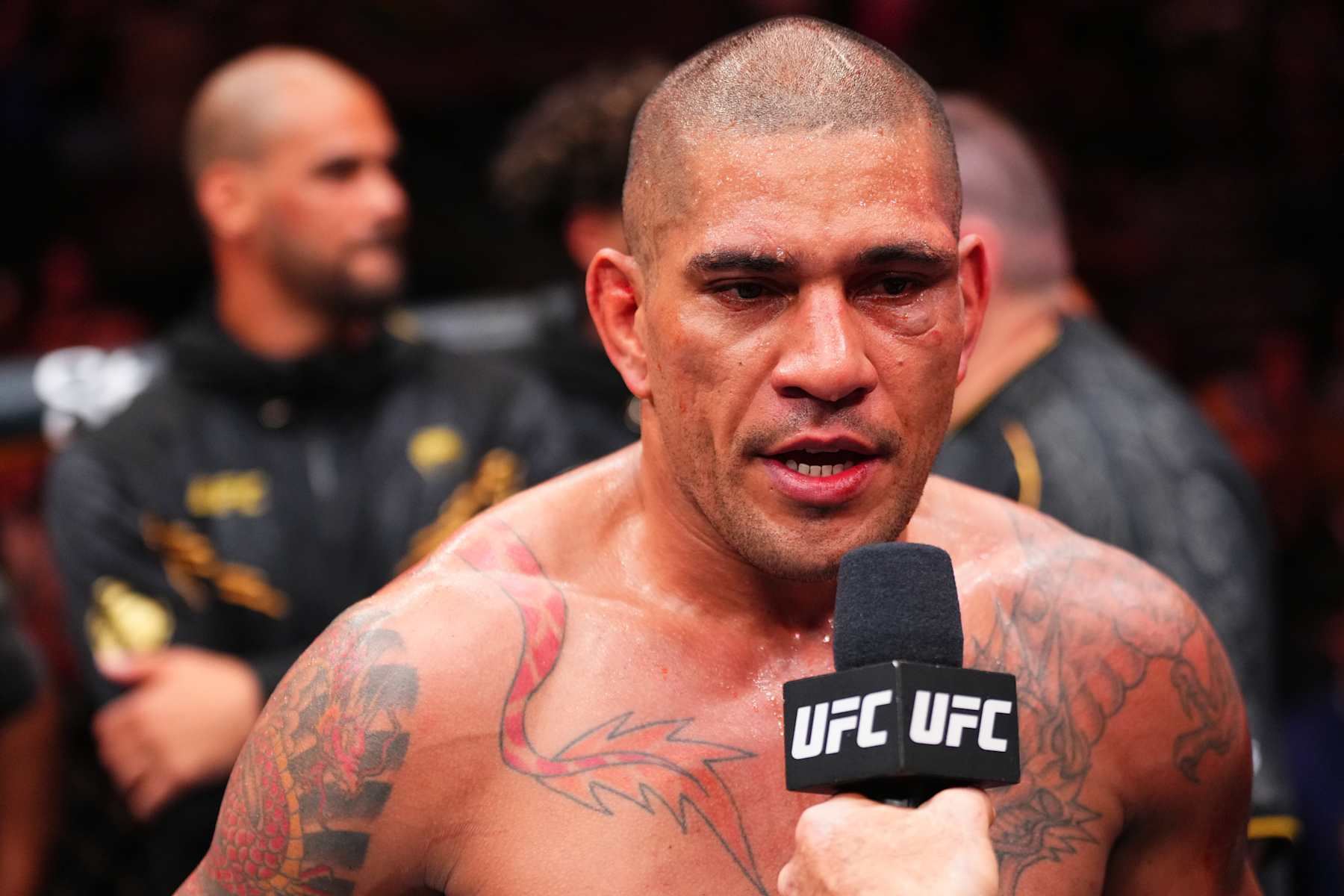 Video: Alex Pereira Tries to Fight Jamahal Hill at UFC Gym amid Social ...