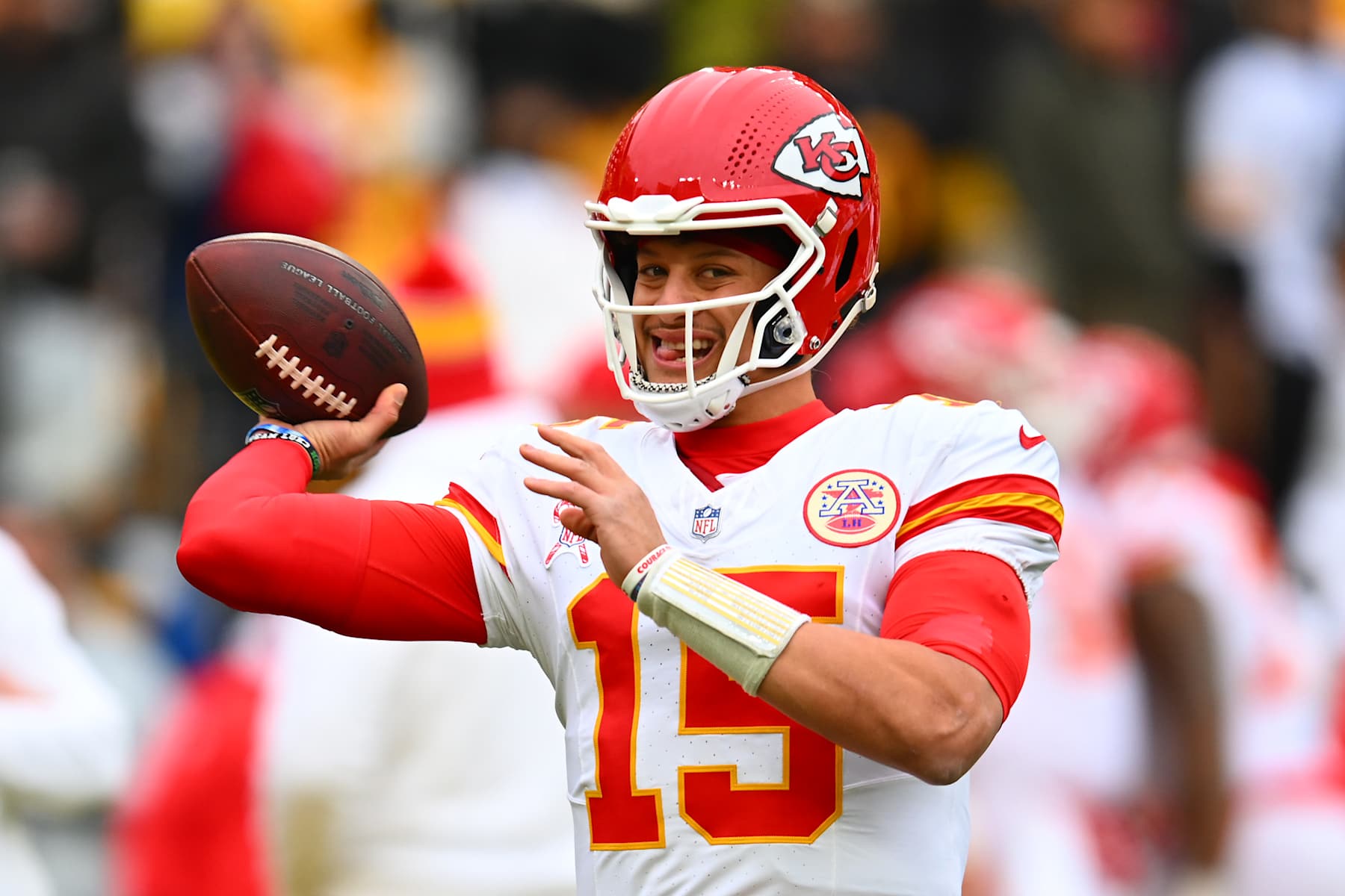 Patrick Mahomes, Chiefs Beat Russ, Steelers as NFL Fans Eye KC Super ...