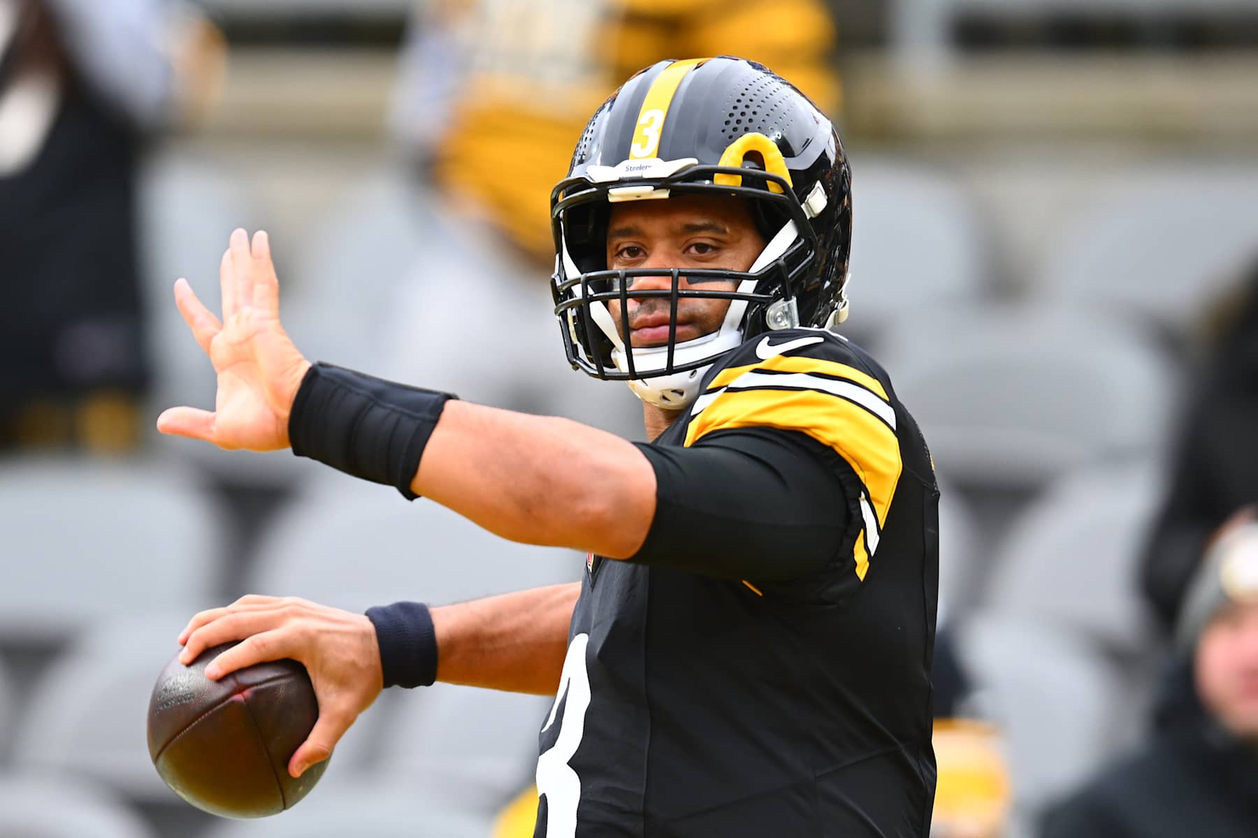 Ranking Every Quarterback Still in the NFL Playoff Picture
