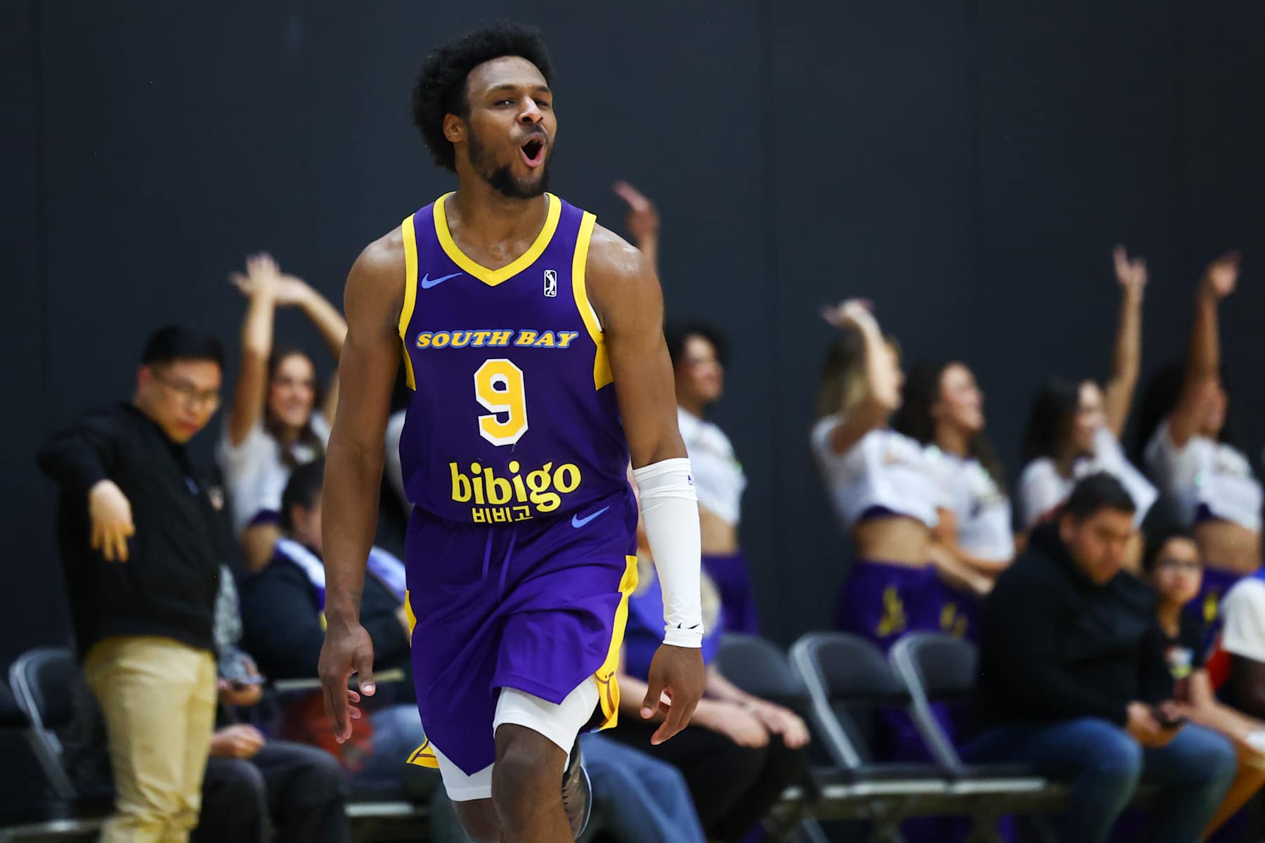 Bronny James' Poster Dunk, 31 Points Amaze NBA Fans in G League Lakers' Win