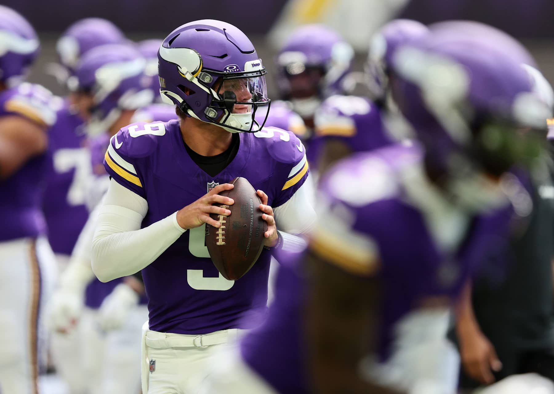 Pros and Cons for Vikings Re-Signing Sam Darnold vs. Starting J.J. McCarthy in 2025
