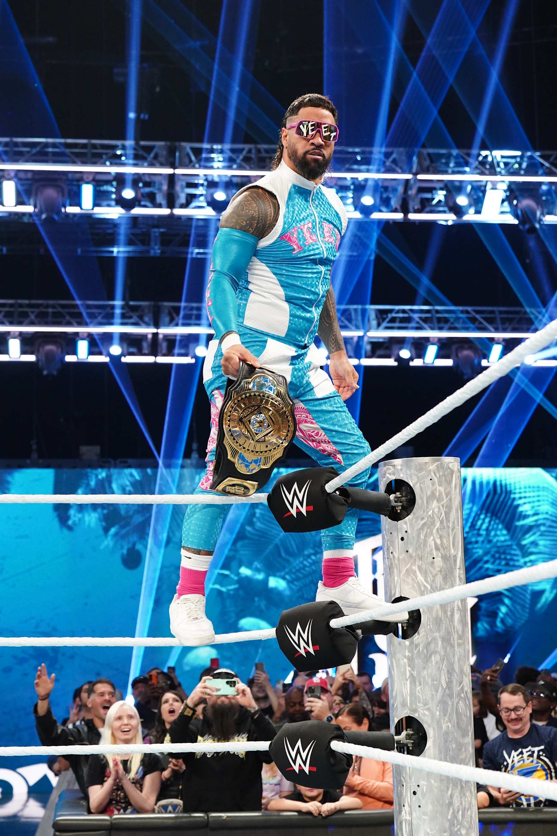 Bron Breakker Beats Jey Uso to Win WWE IC Title After The Bloodline ...