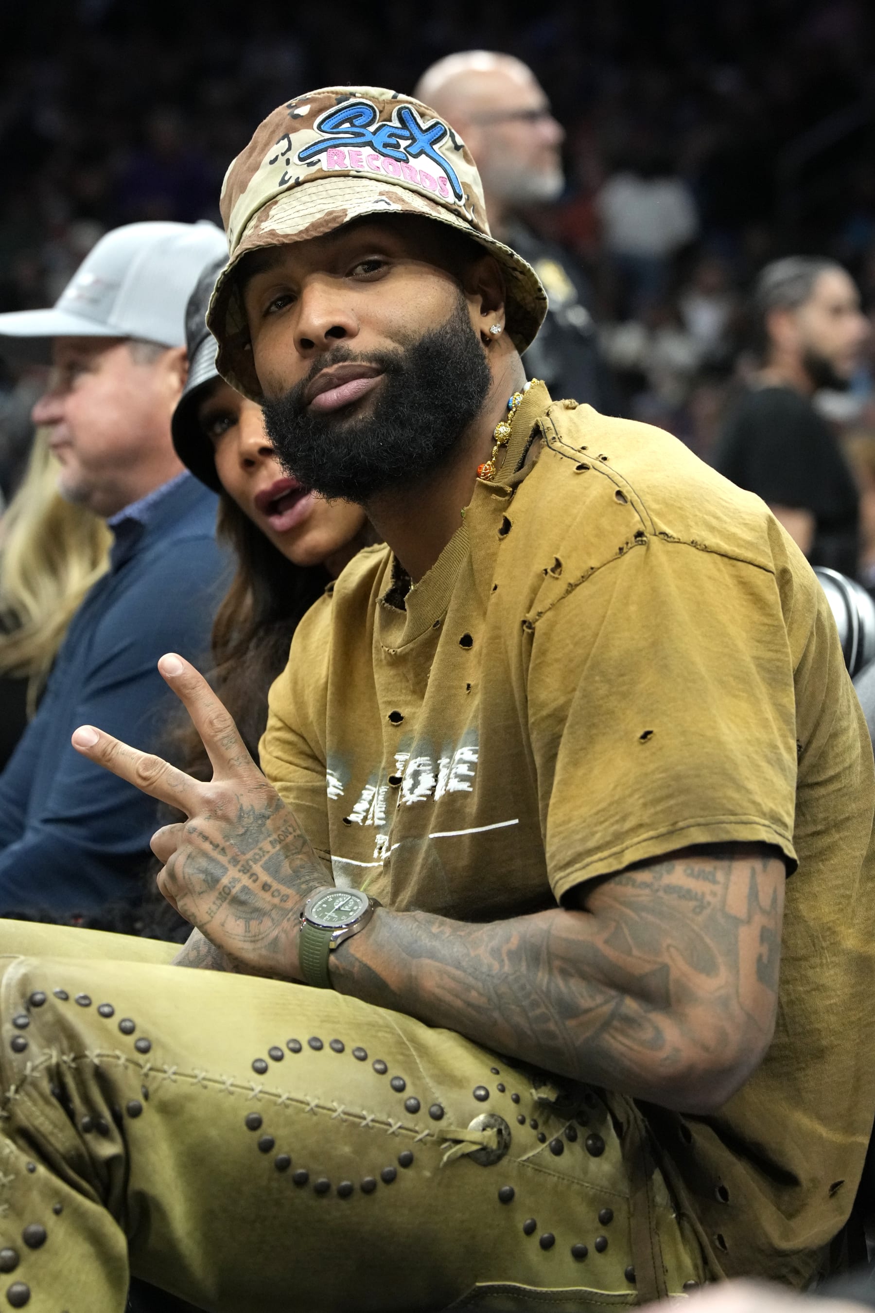 Odell Beckham Jr. Speaks with Jets Brass in Arizona; Pictured Hugging ...